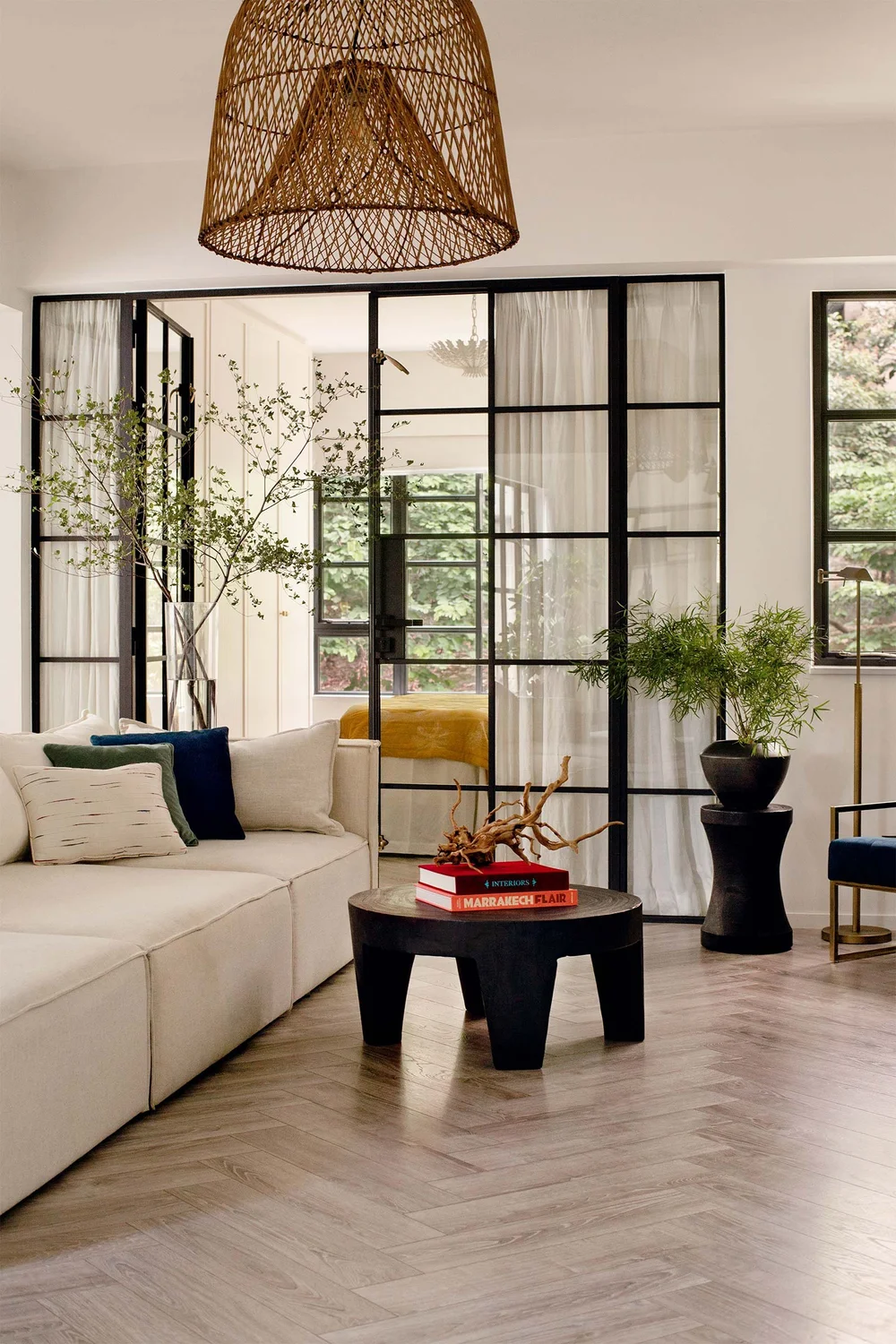Hong Kong Interior Design — Chic and modern Parisian Apartment — Design ...