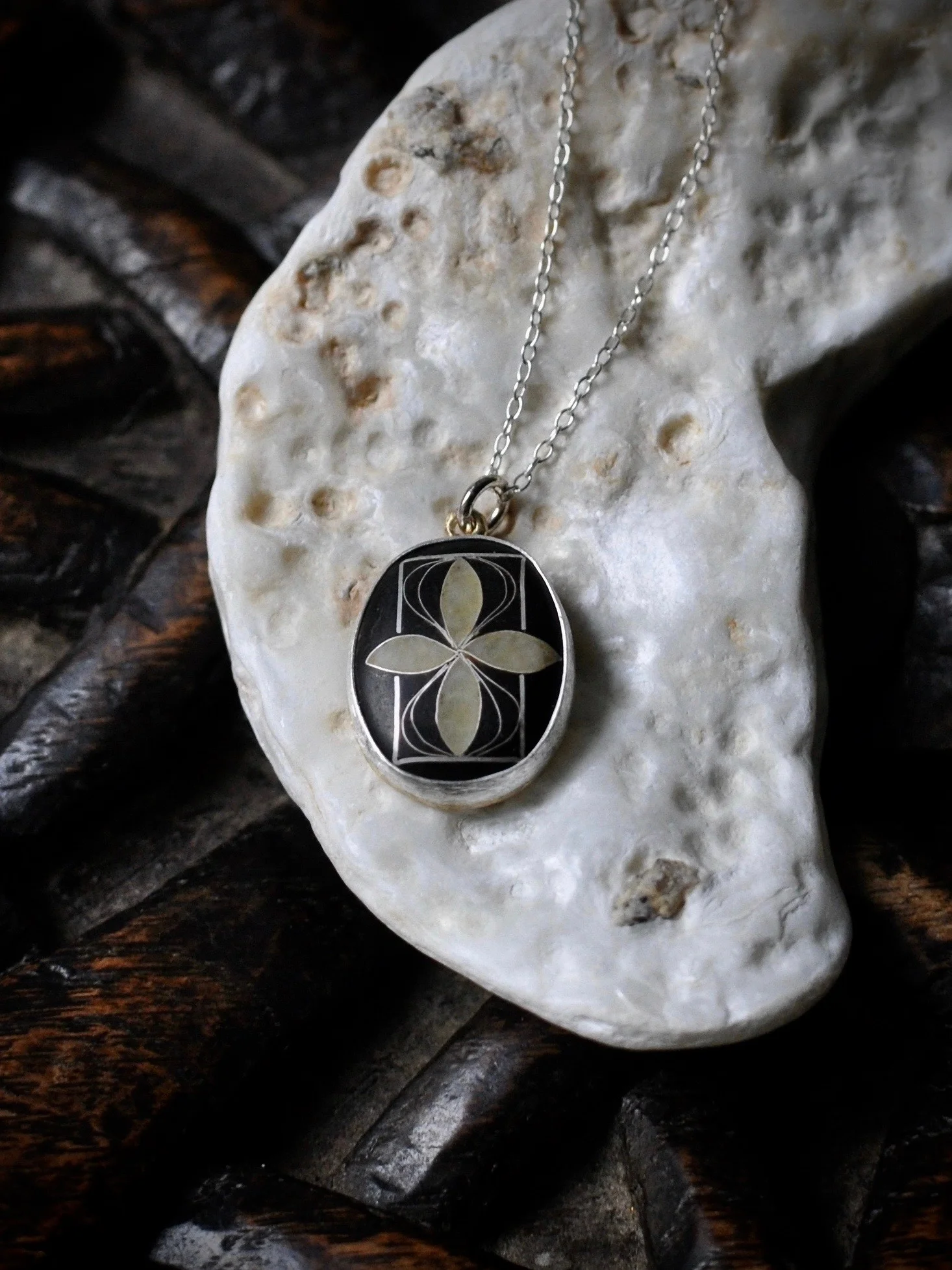 Japanese Ancient Design TATEWAKU — E・M・O・S・I・W・N