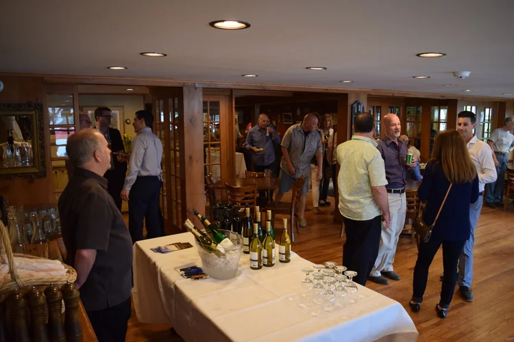 Snug Harbor Restaurant Keuka Lake — Menu and Hours