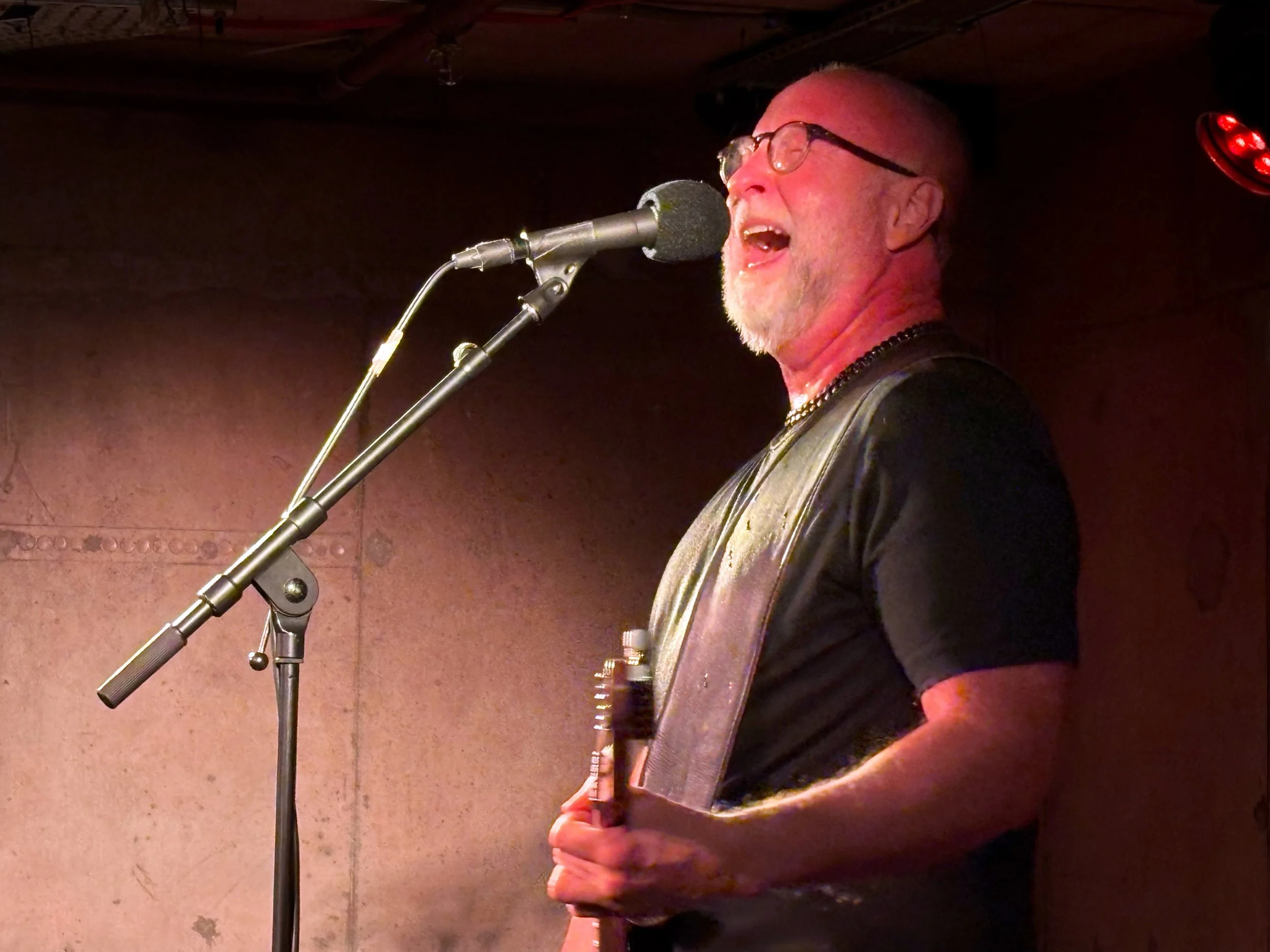 “New Day Rising, Same Sonic Storm” - Bob Mould solo electric live in ...