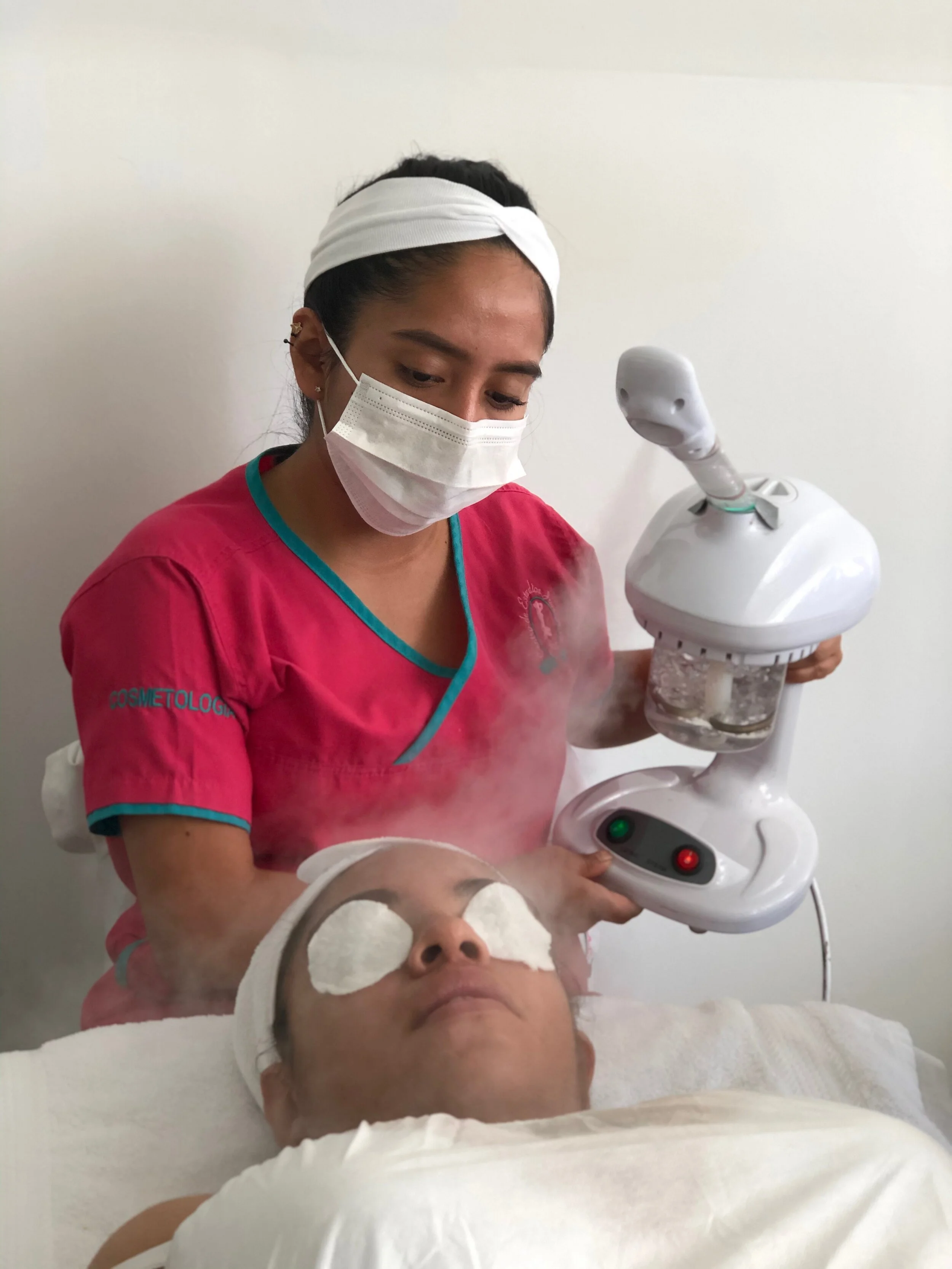 IMPORTANCIA DE UNA COSMETÓLOGA EN UN TRATAMIENTO FACIAL — Jave A.C.
