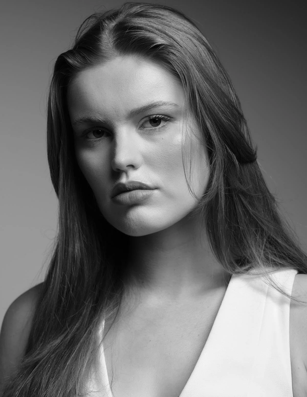 SCARLETT YOUNG — Tamblyn Model Management