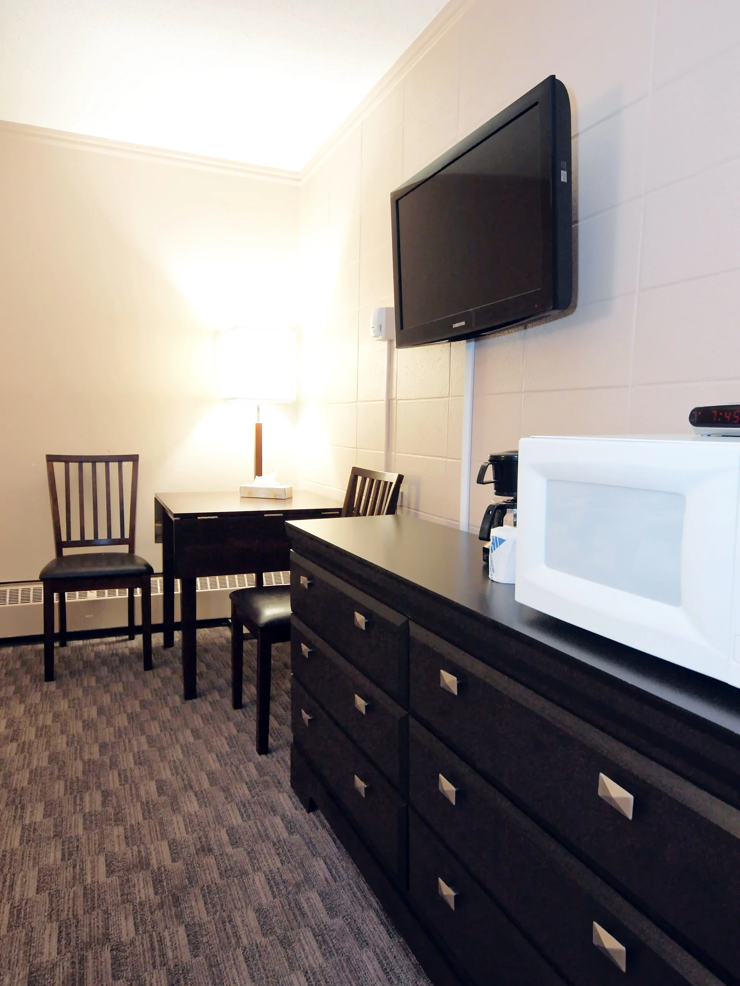 Rates — Canadian Motor Inn