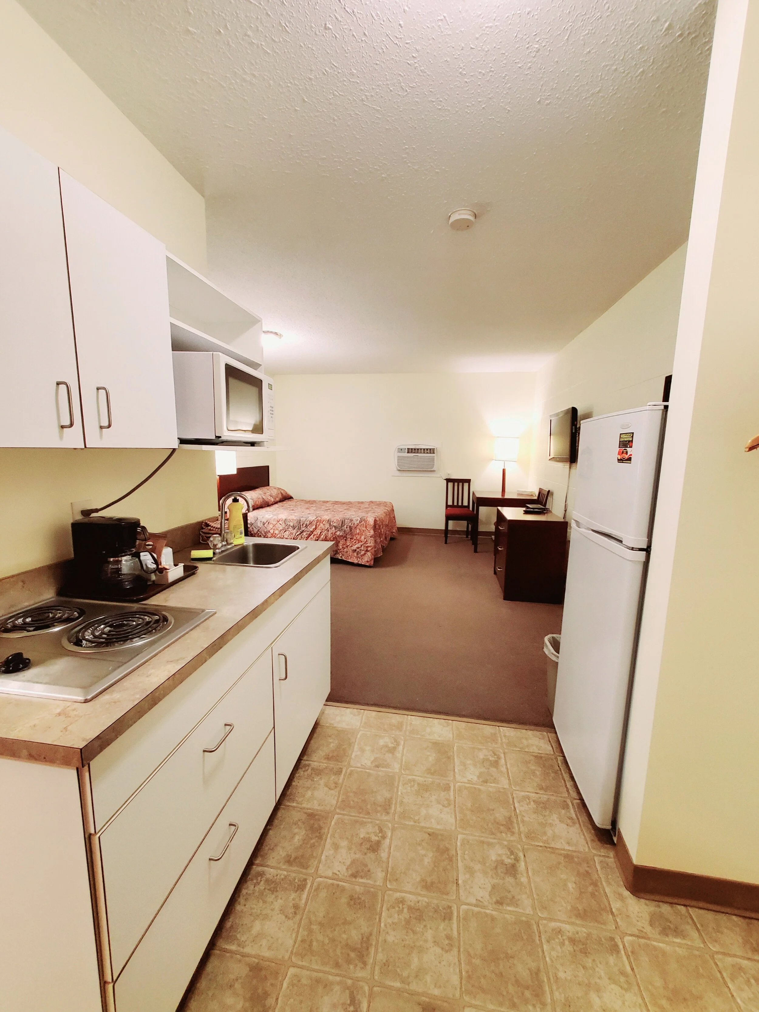 Rates — Canadian Motor Inn