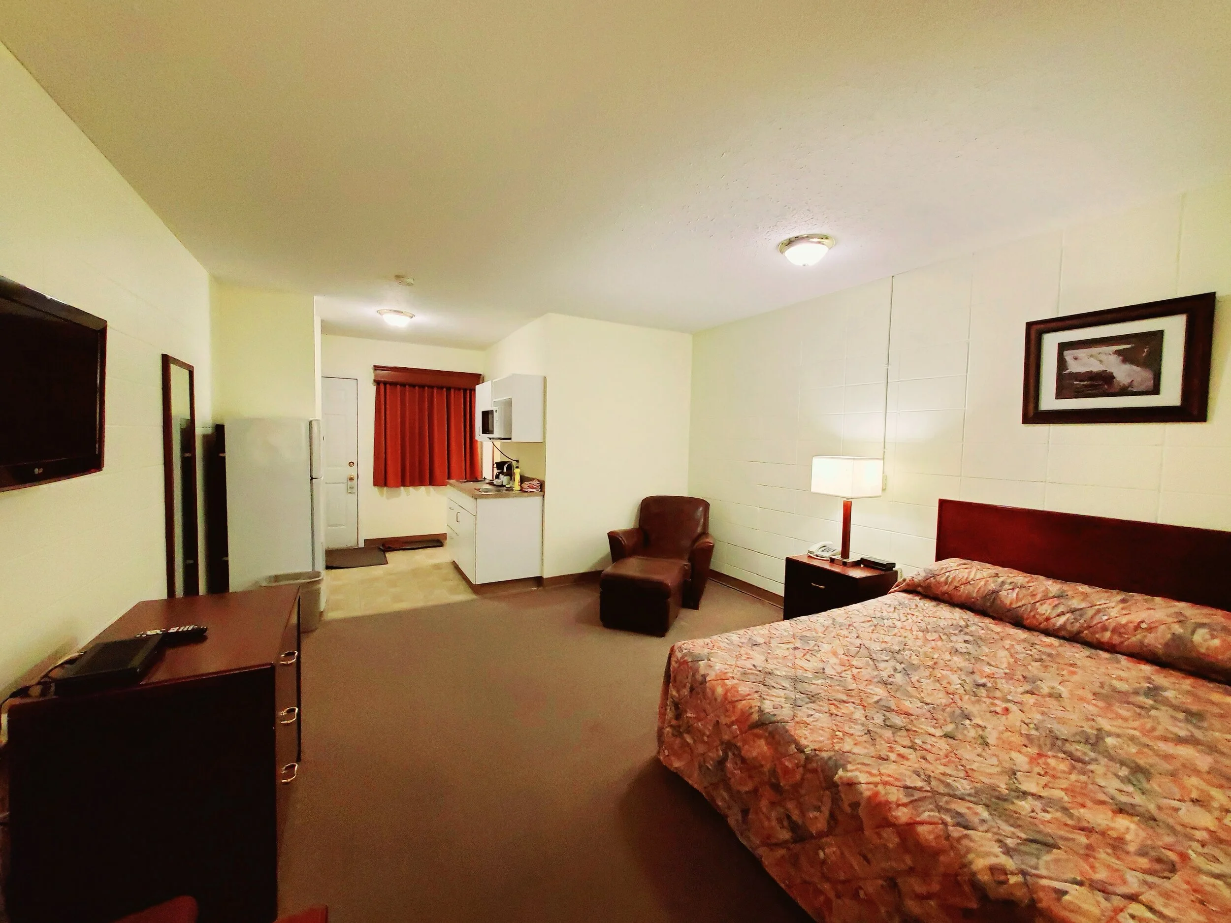 Rates — Canadian Motor Inn