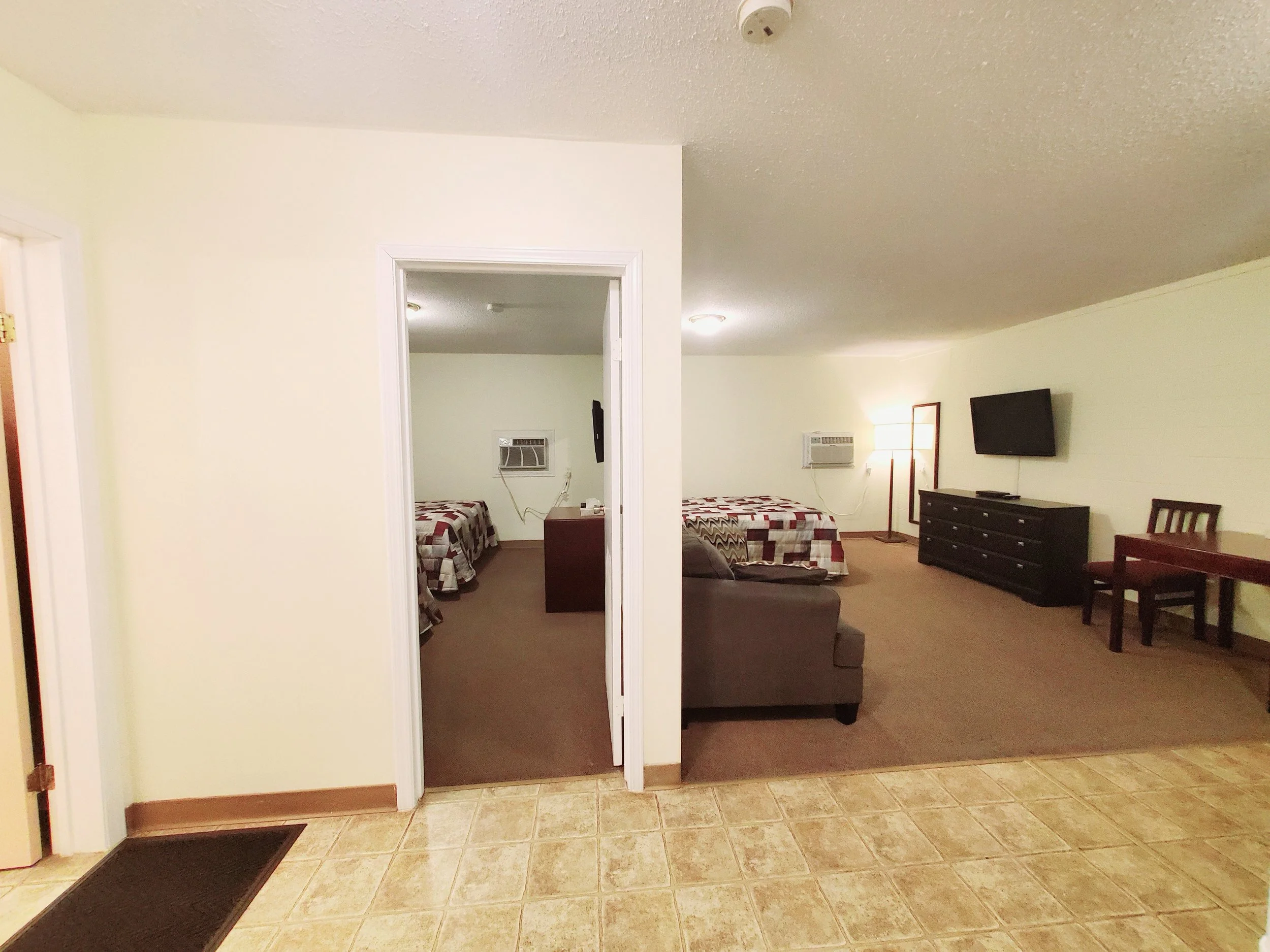 Rates — Canadian Motor Inn