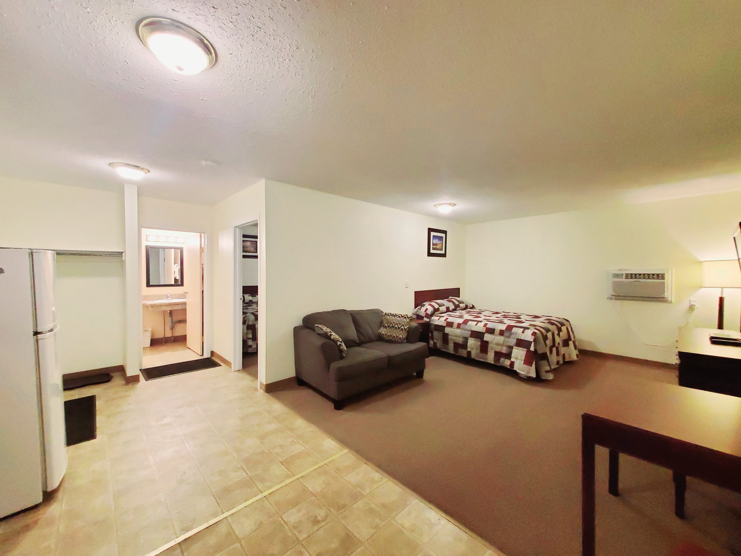 Rates — Canadian Motor Inn