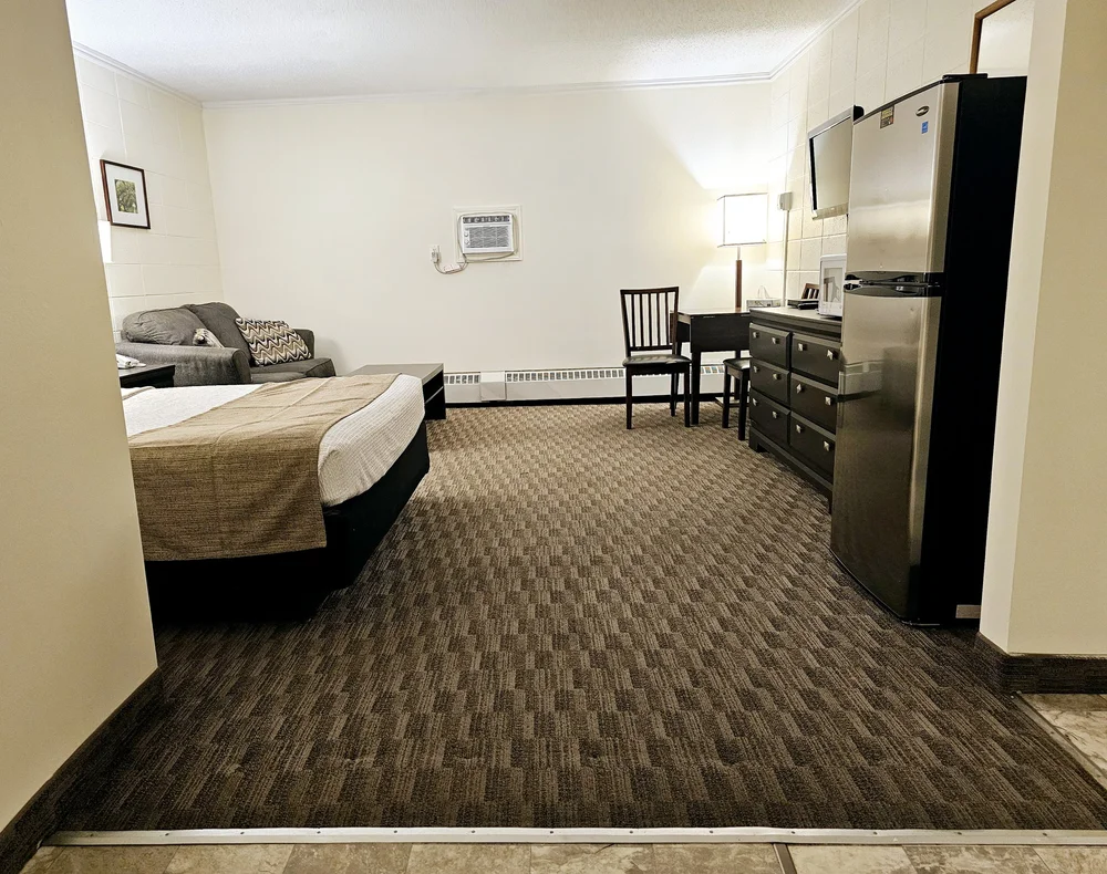 Rates — Canadian Motor Inn