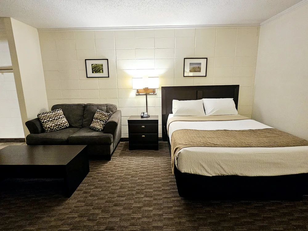 Rates — Canadian Motor Inn
