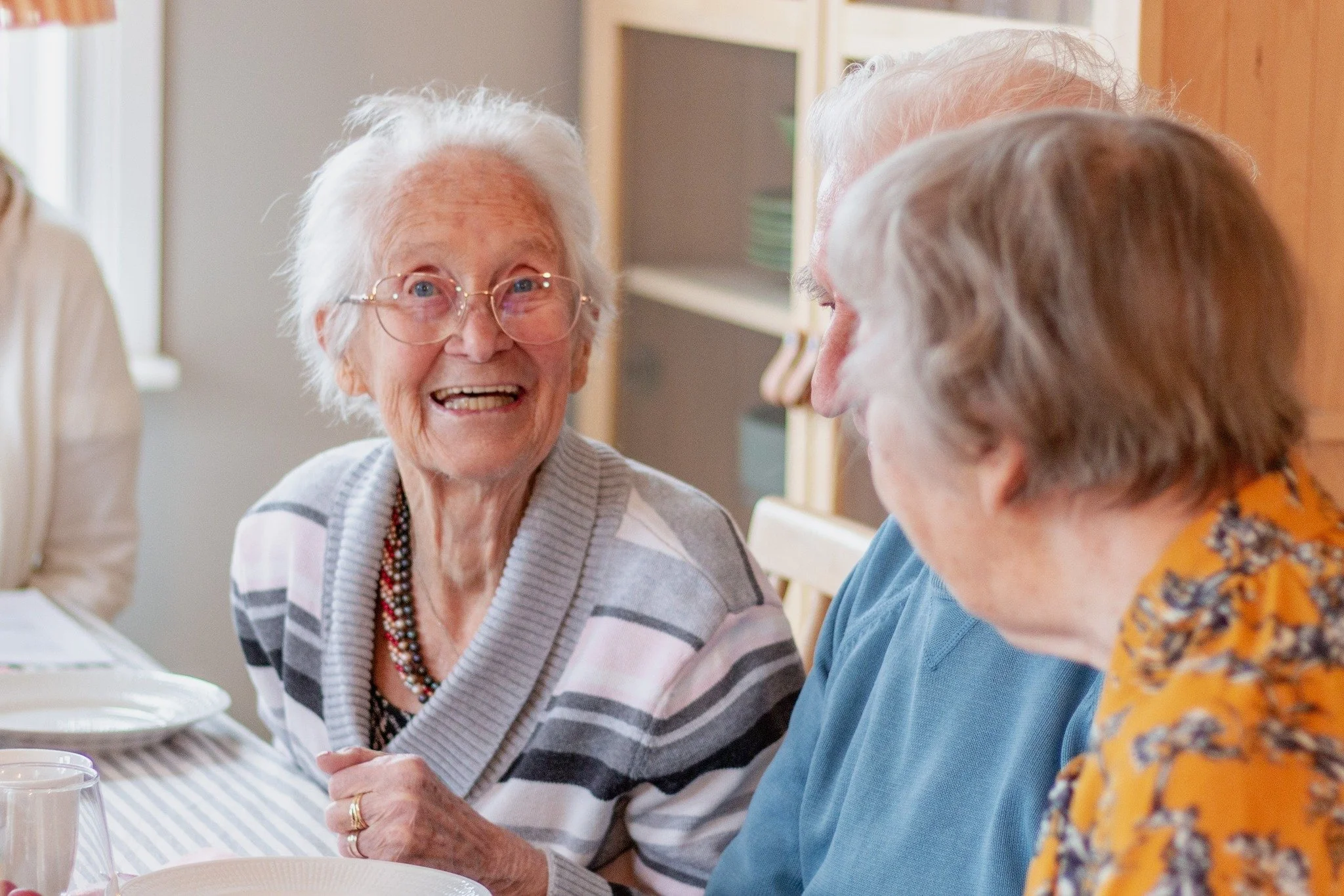 Äldrekontakt - Vi hjälper äldre ur ensamhet