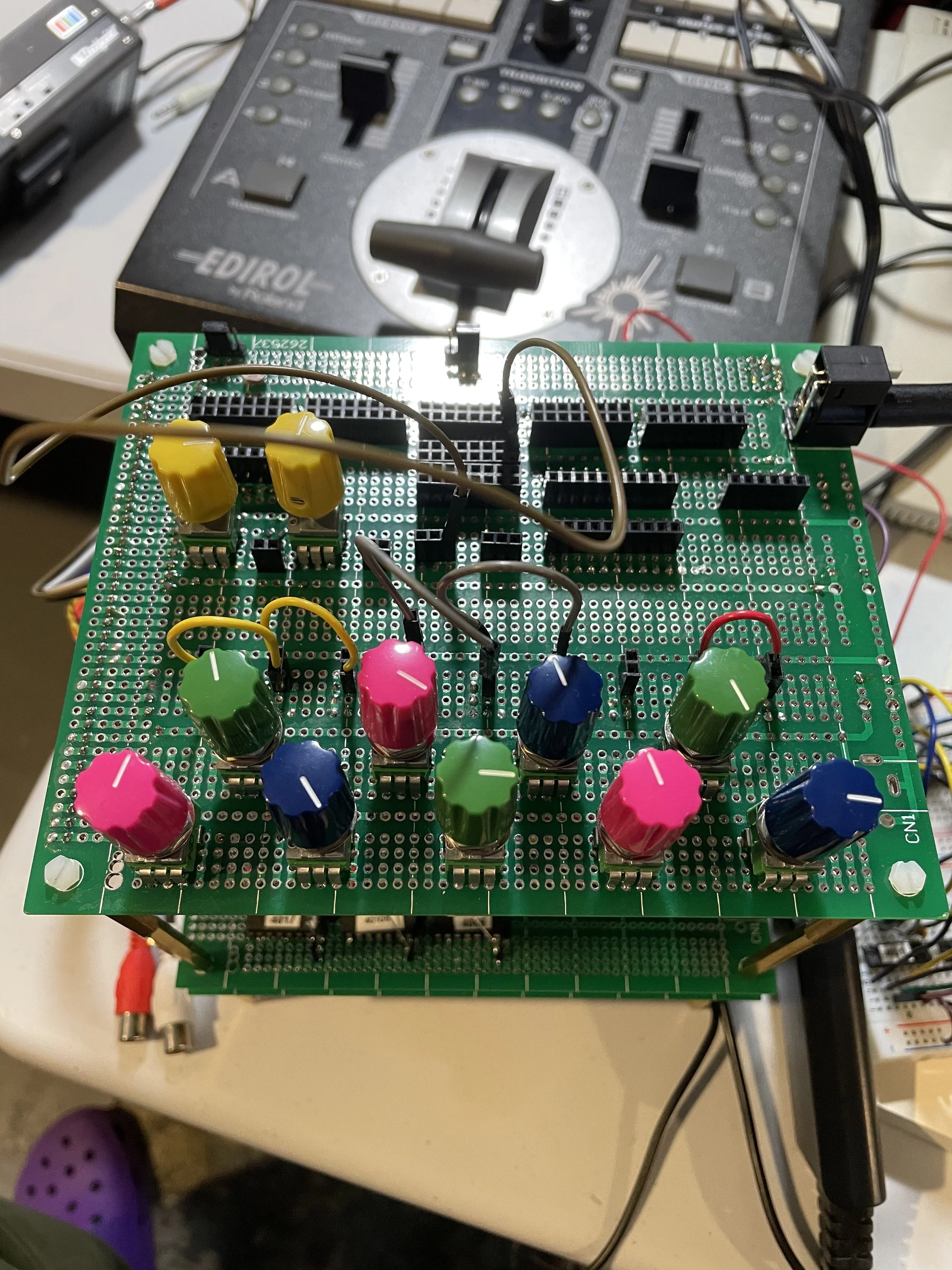 Retina Video Synthesizer, Jon Davies — Dogbotic