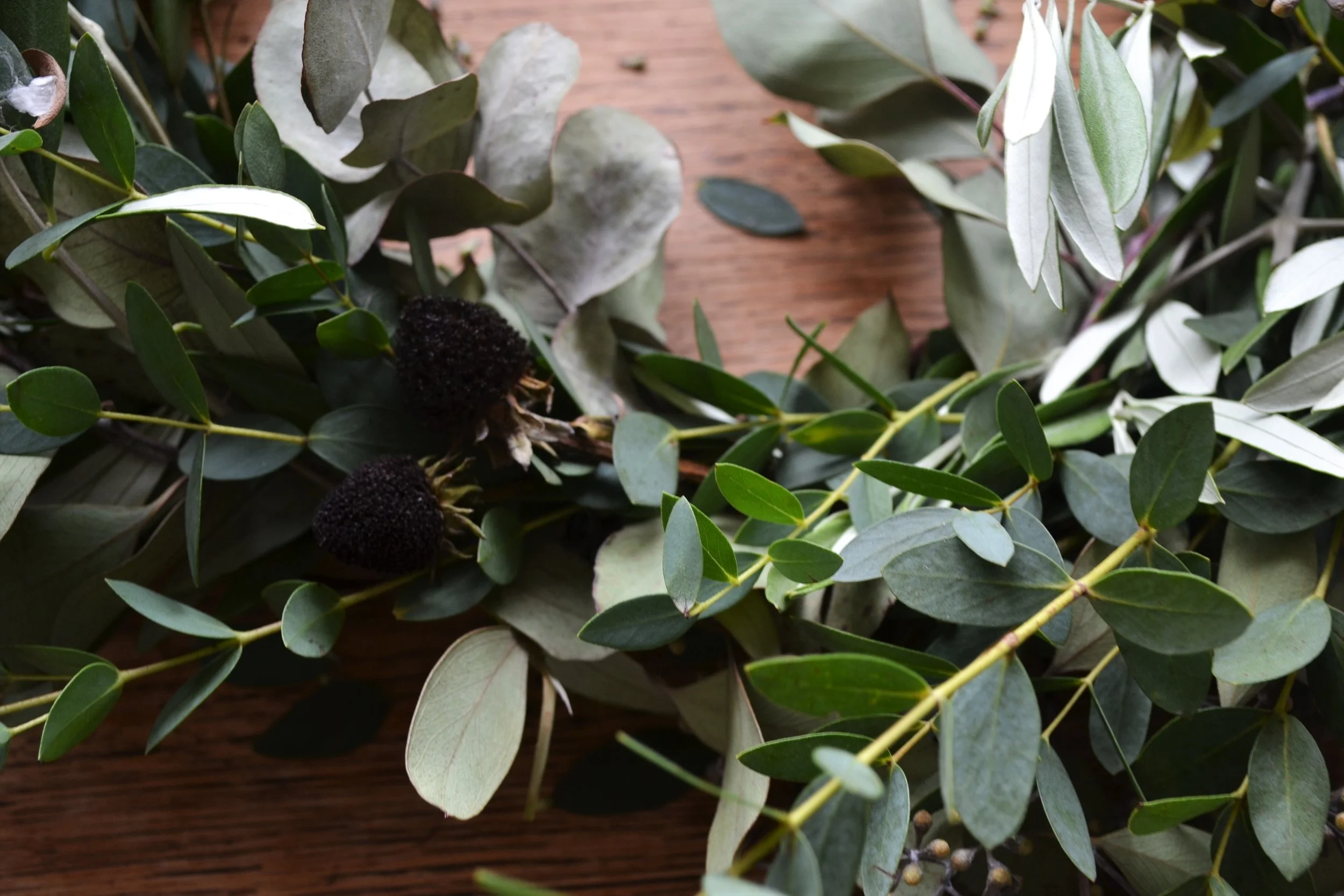 How to Make an Autumn Wreath — Webb and Farrer - Flower Workshops ...