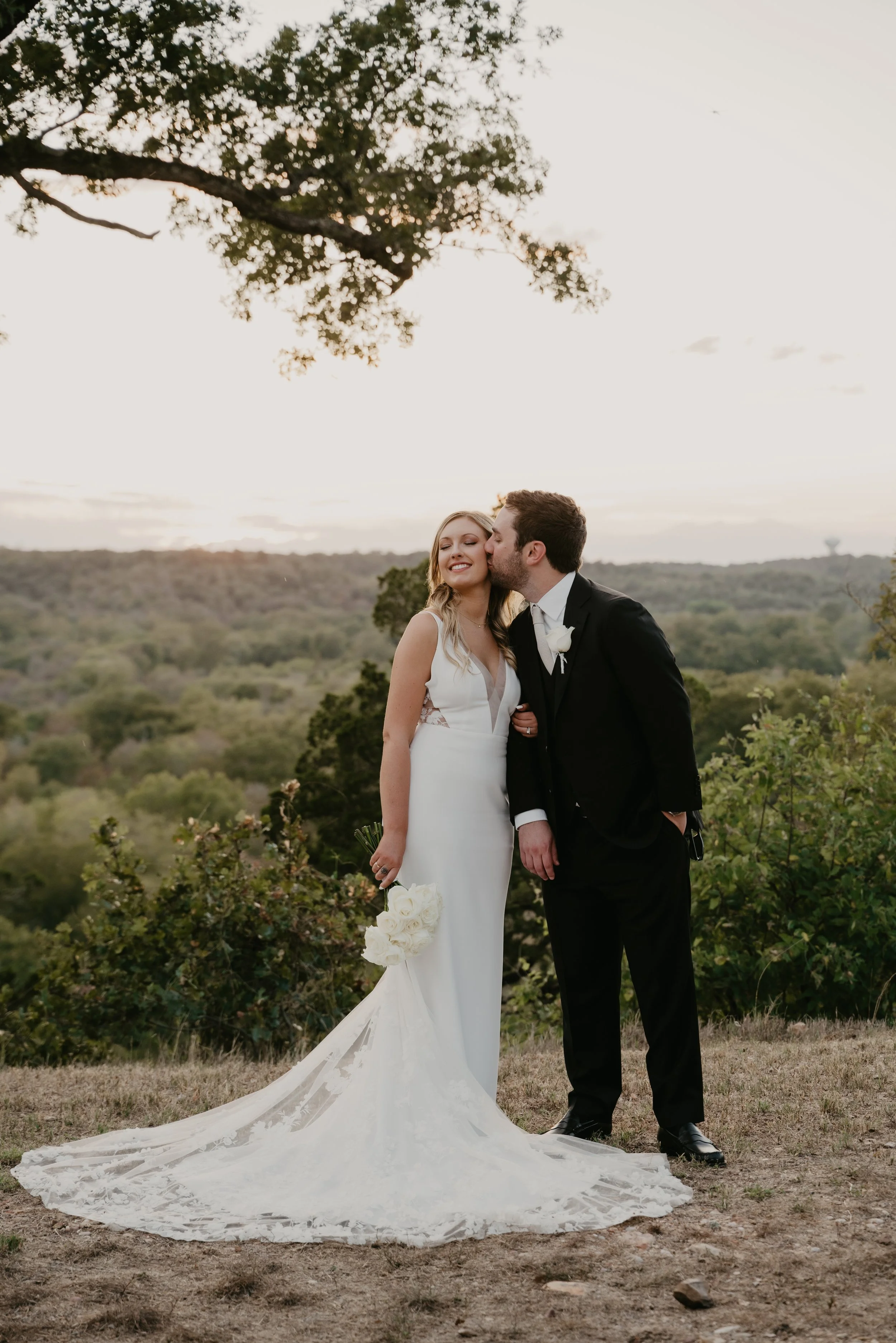 September Wedding with Champagne and whites: Shiraz Garden, Bastrop, TX ...