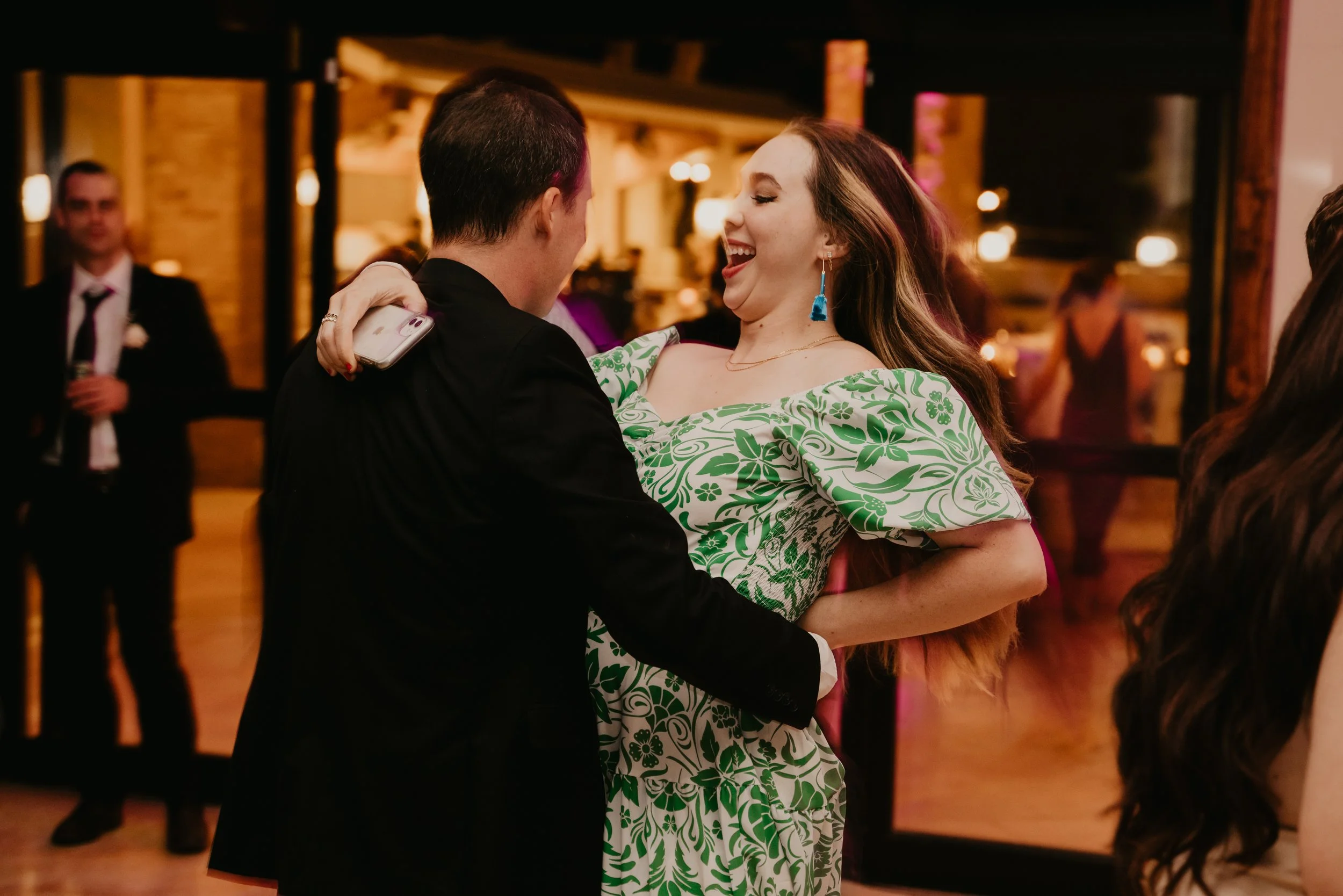September Wedding with Champagne and whites: Shiraz Garden, Bastrop, TX ...