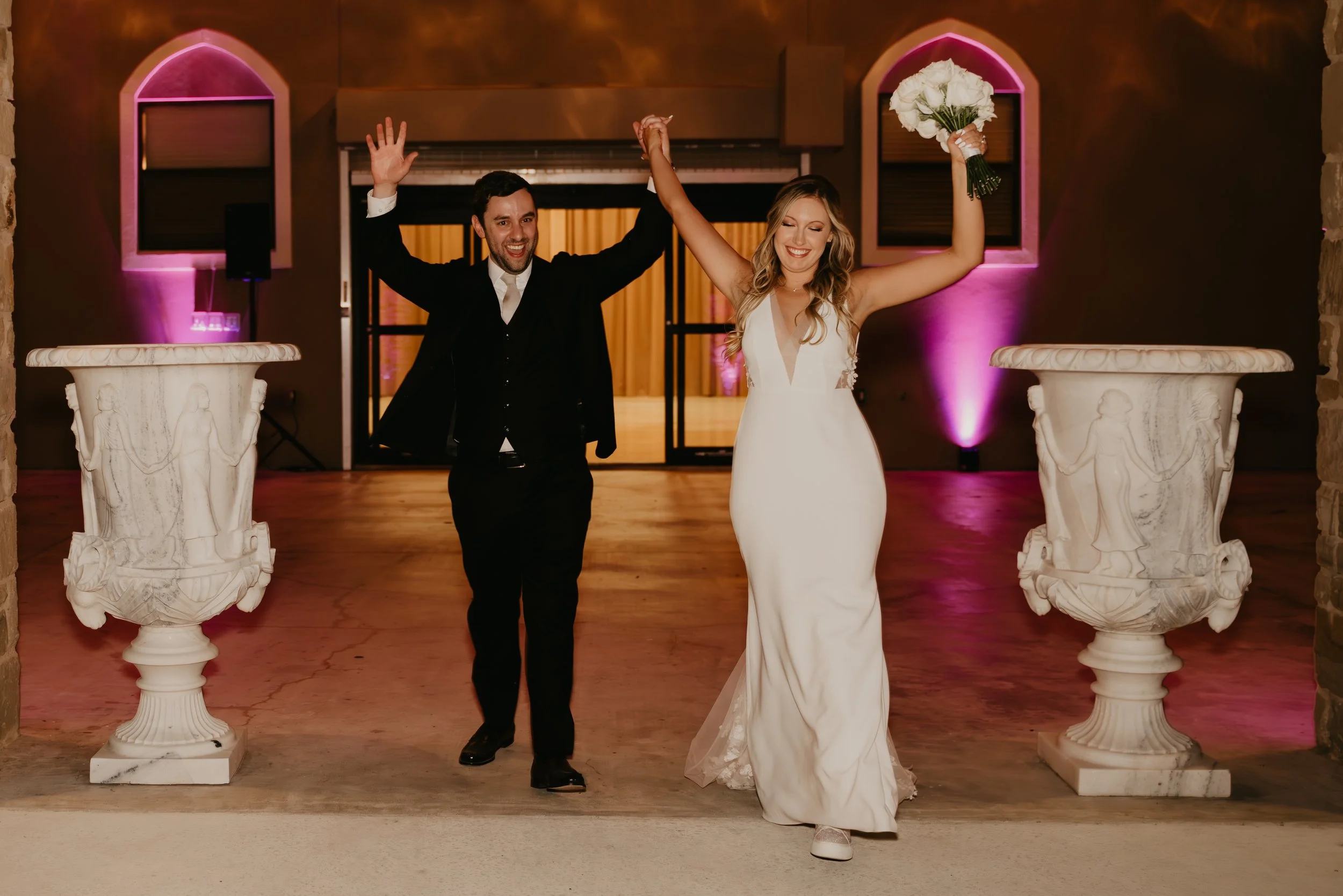 September Wedding with Champagne and whites: Shiraz Garden, Bastrop, TX ...