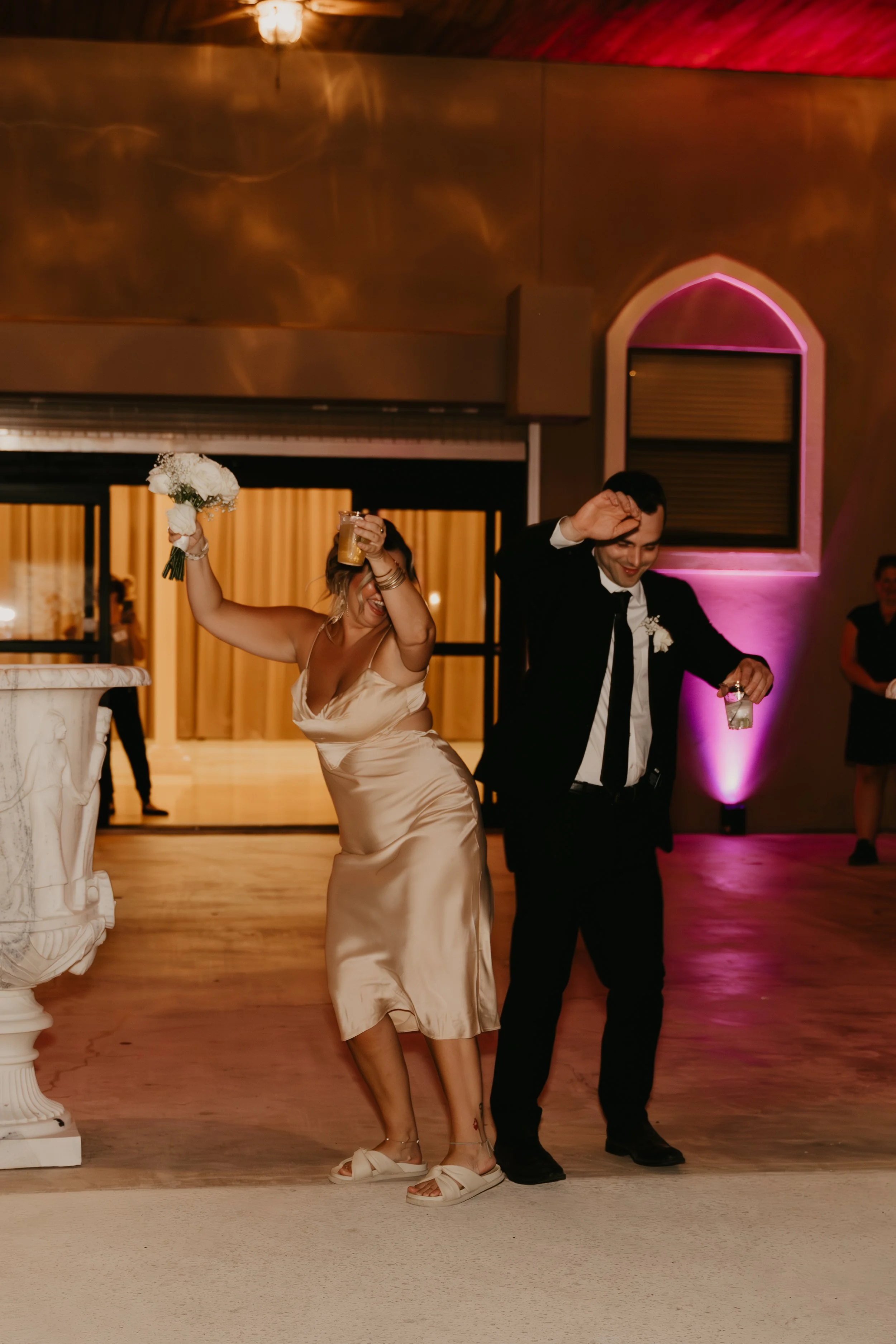 September Wedding with Champagne and whites: Shiraz Garden, Bastrop, TX ...