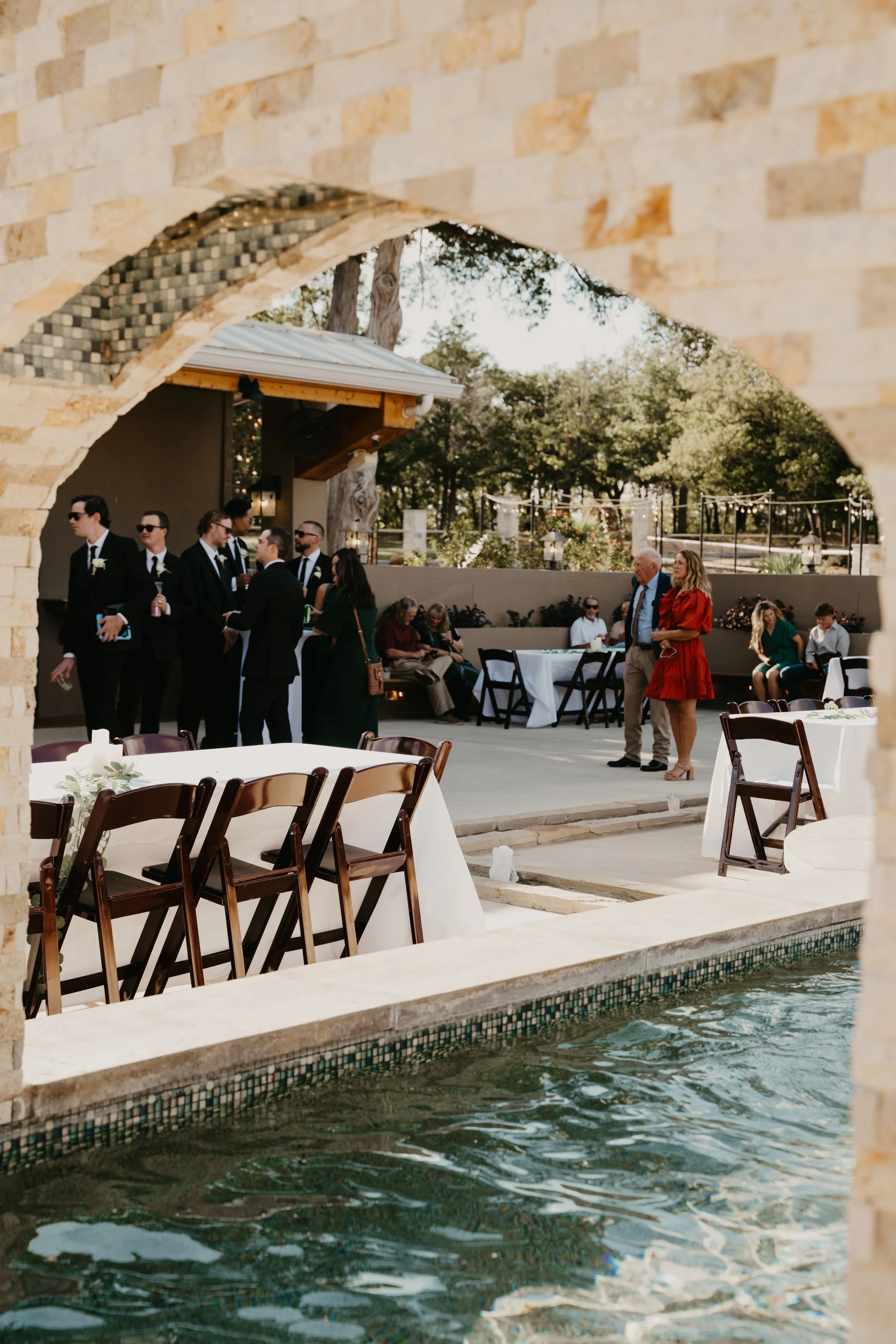 September Wedding with Champagne and whites: Shiraz Garden, Bastrop, TX ...