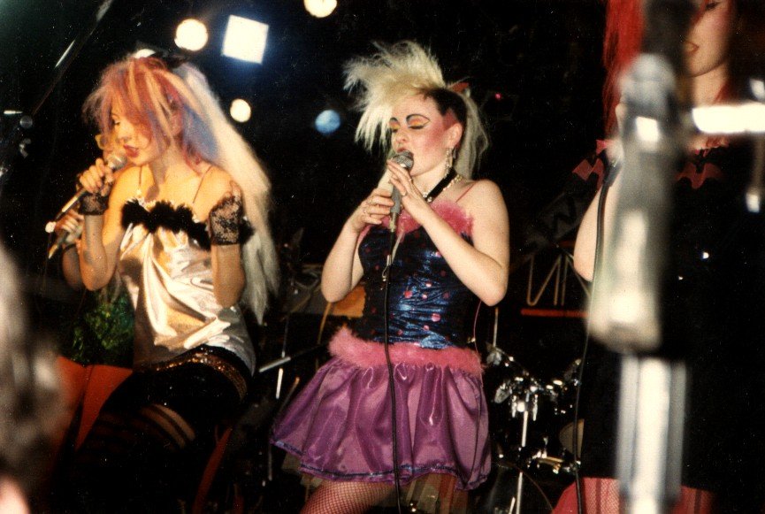 On this day 10/12/1986 Fuzzbox — Cardiff Live