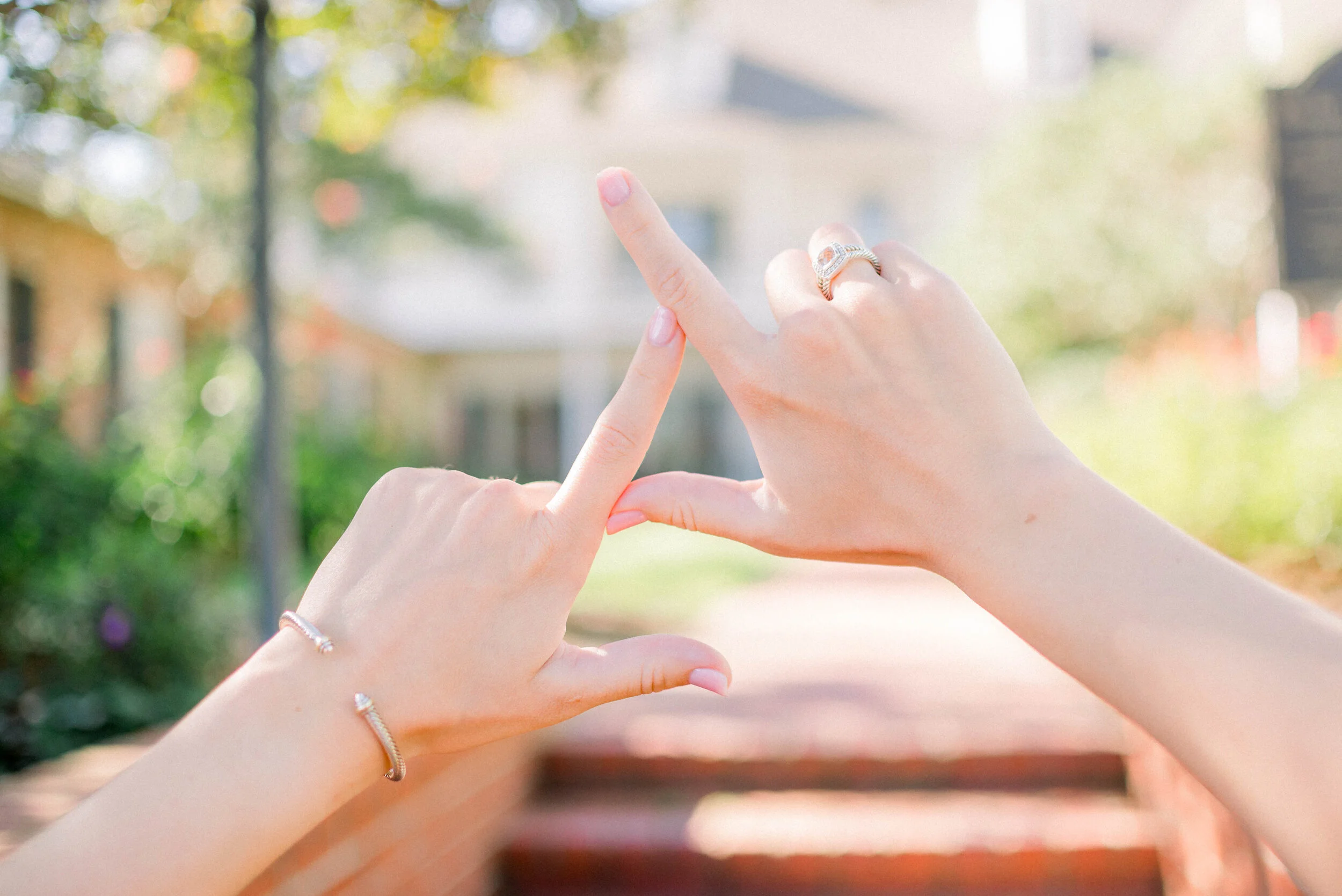 Delta Zeta Hand Sign