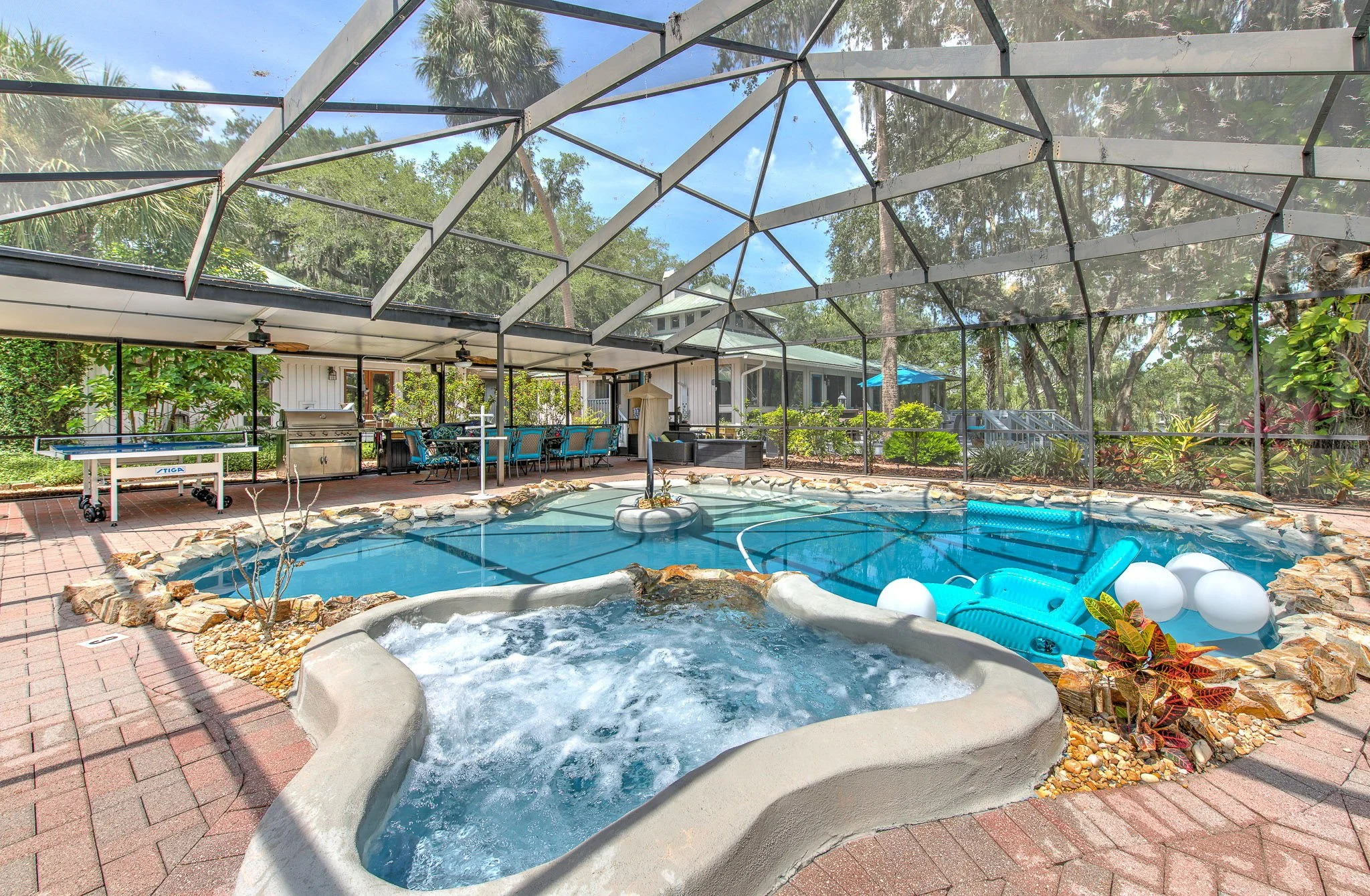 Amenities — Riverbend Retreat Fla. | Bed & Breakfast | Riverview, FL