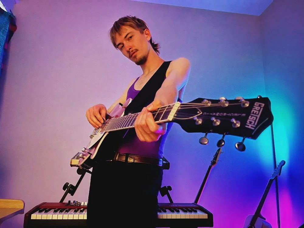 PREMIERE Smooth Rogers, "Walking Away" — Week in Pop