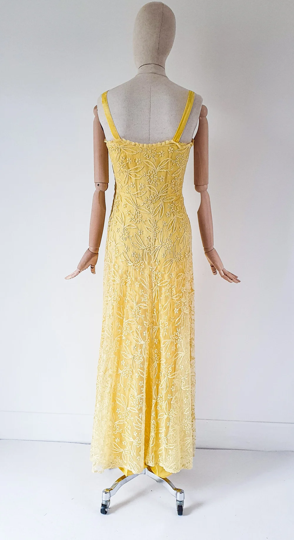 Dirty Fabulous — Vintage Dresses from the 1930s to 1980s