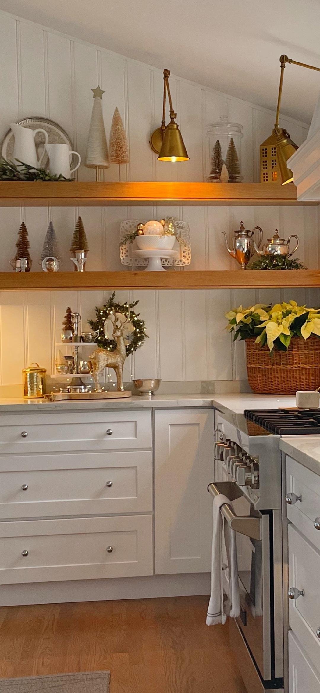 Raised Ranch Christmas Decor — ANA G. HOMES