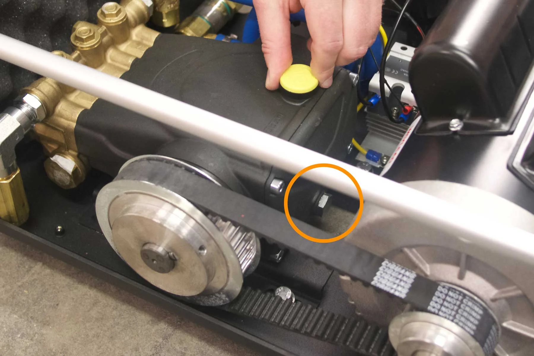 Pump Box Oil Change — WAZER Support | The First Desktop Waterjet.