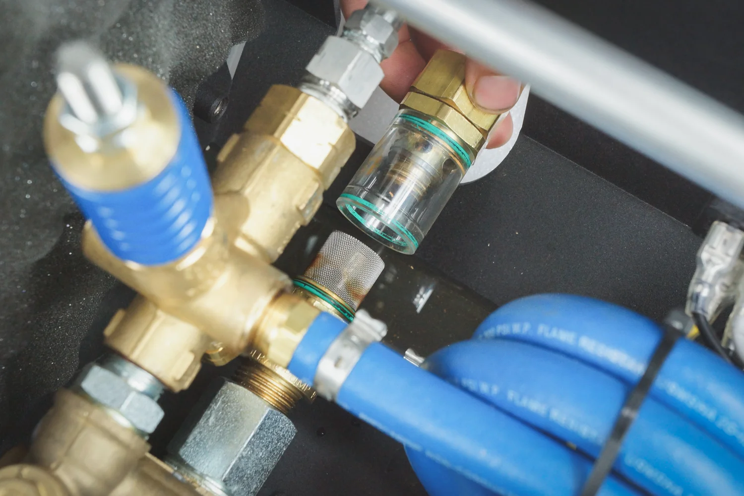 Cleaning the Water Inlet Filter — WAZER Support | The First Desktop ...