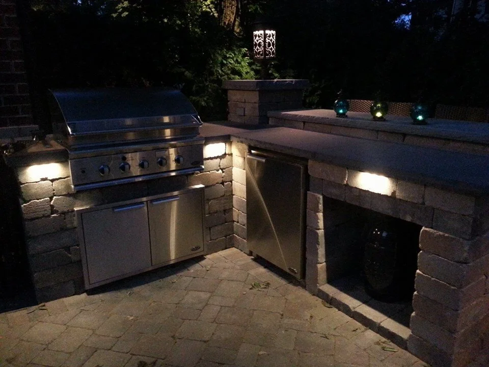 Sleek Modern Outdoor Lighting Ideas For Your Outdoor Kitchen in ...