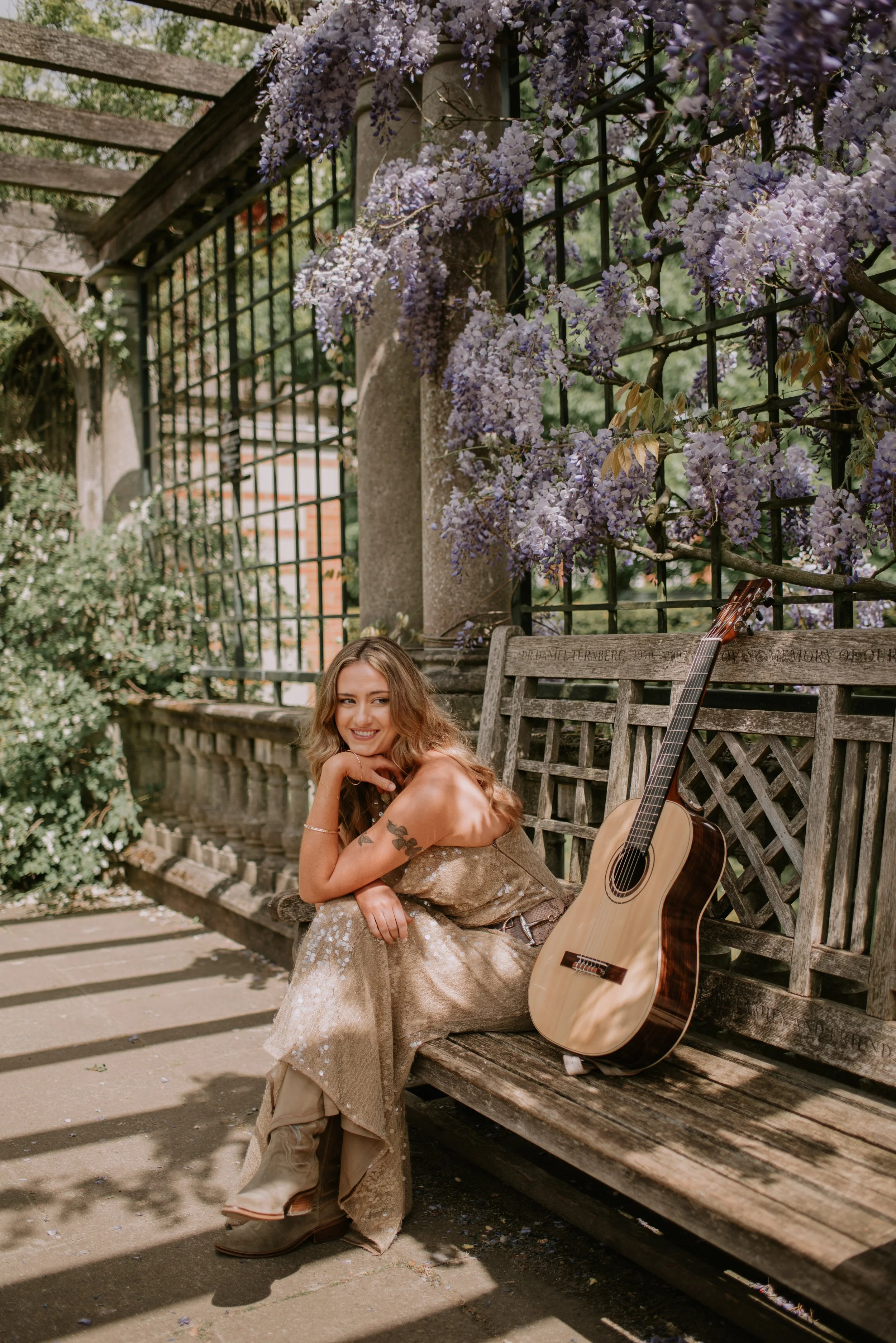 Zoe Barnett - In five pieces — DEBUT