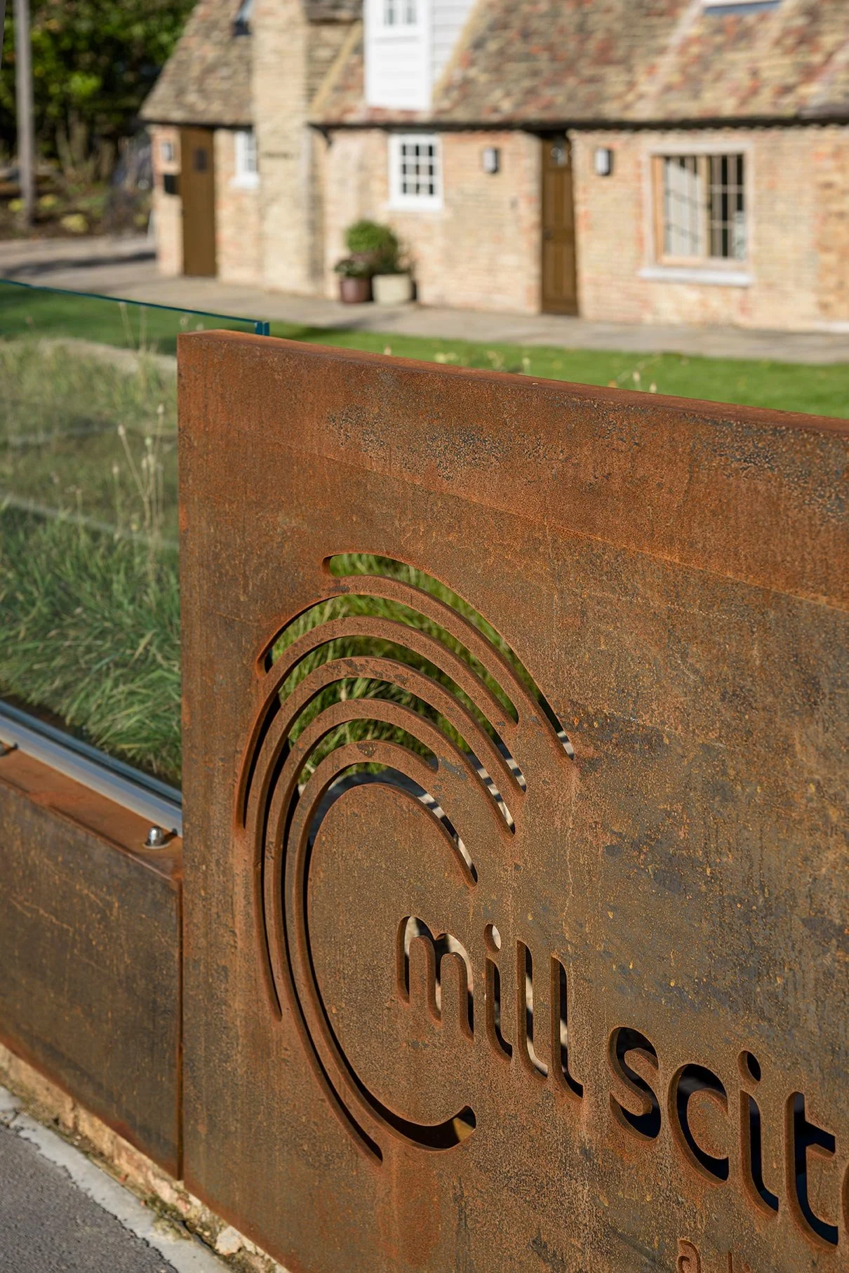 Hauxton House — fourth_space