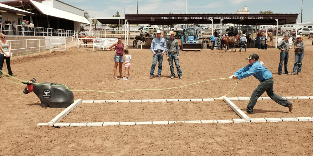 Dummy Roping — Spicer Gripp Memorial Roping