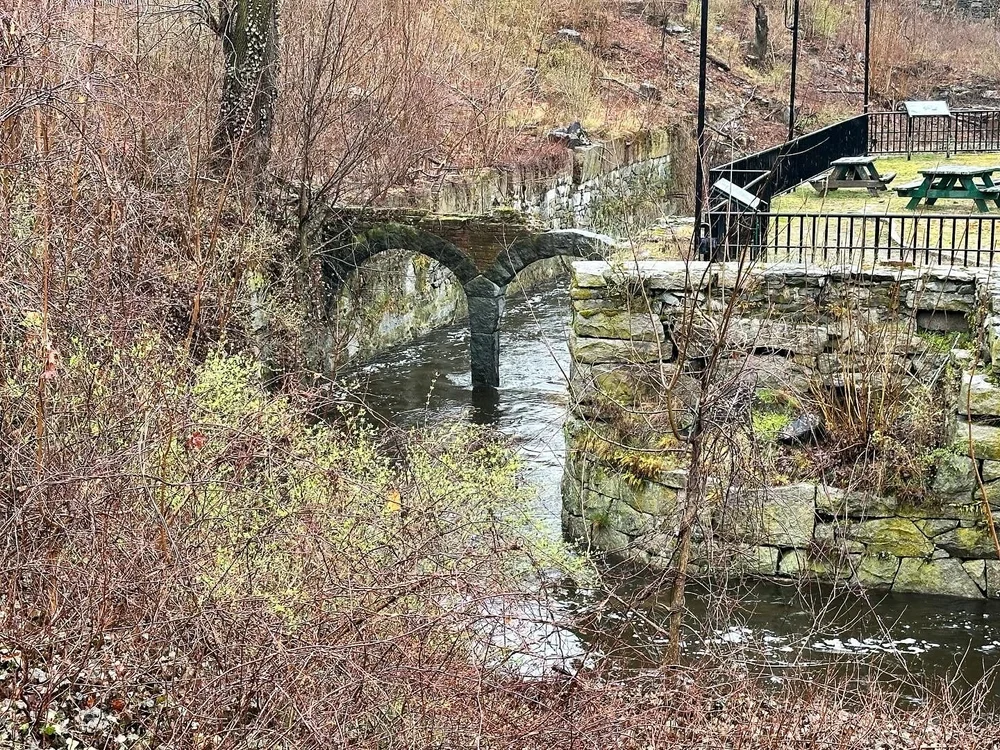 Valley Falls — Stoss