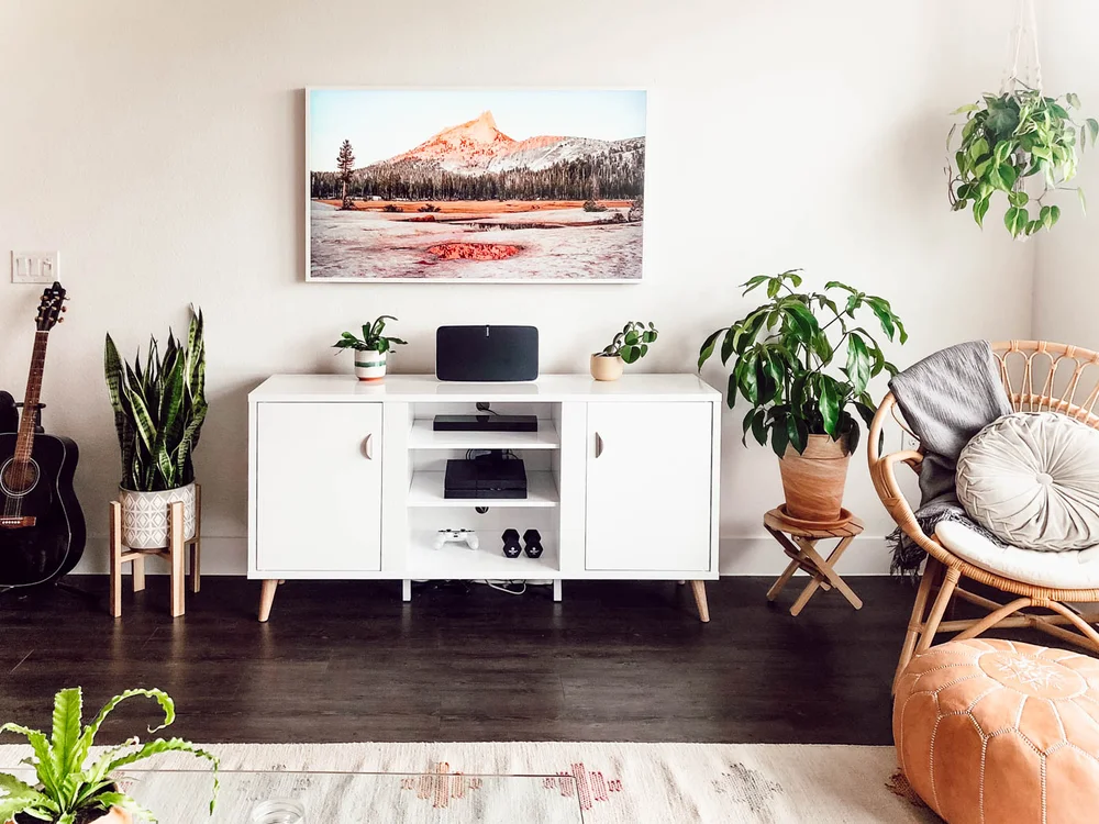 ATX Home Reveal Pt. 1: Our Minimal, High-Vibe Living Room & Workspace ...