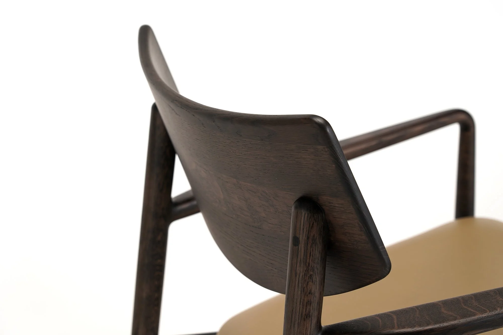 The A–LC01 lounge chair by Keiji Ashizawa for Karimoku Case — GESTALT ...