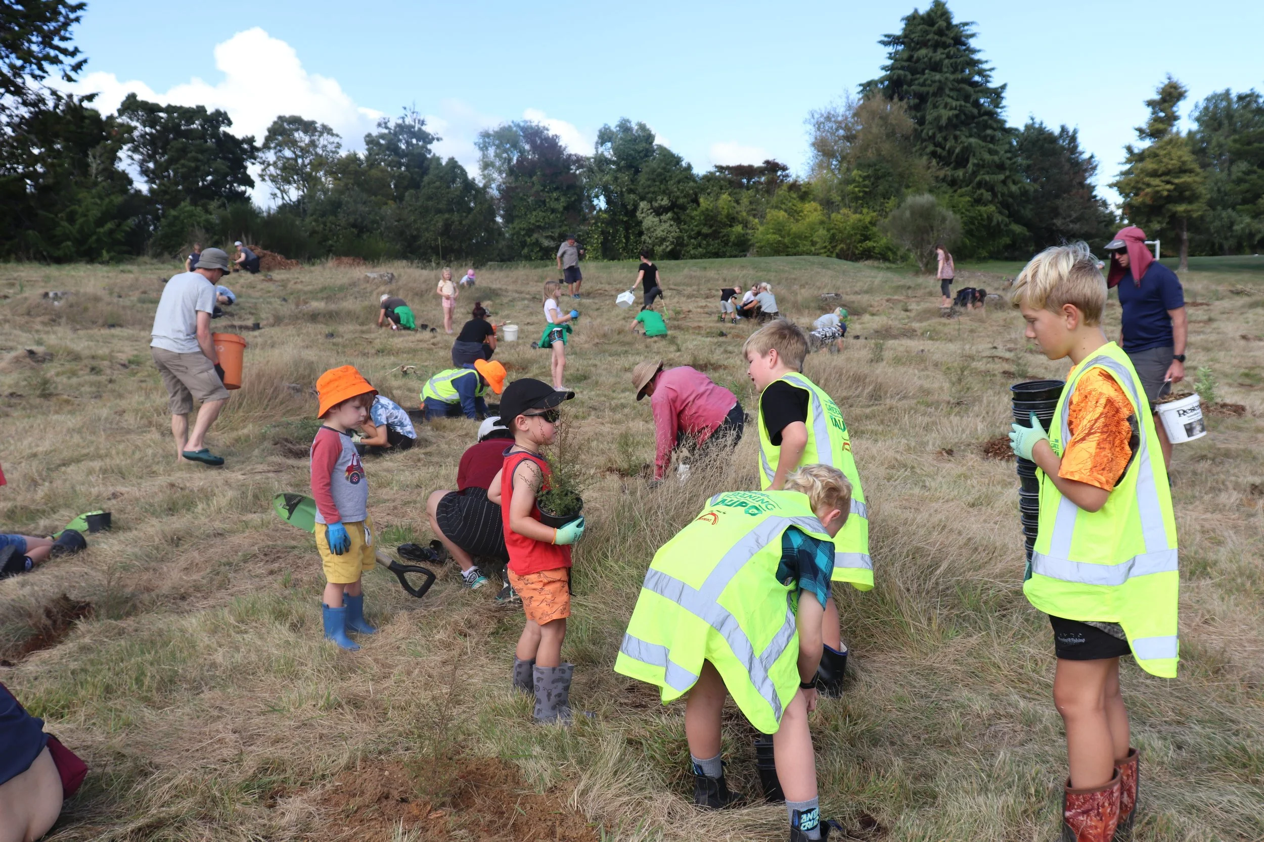 Taupō Golf Club Project Birdlife Planting 2023 — Greening Taupo