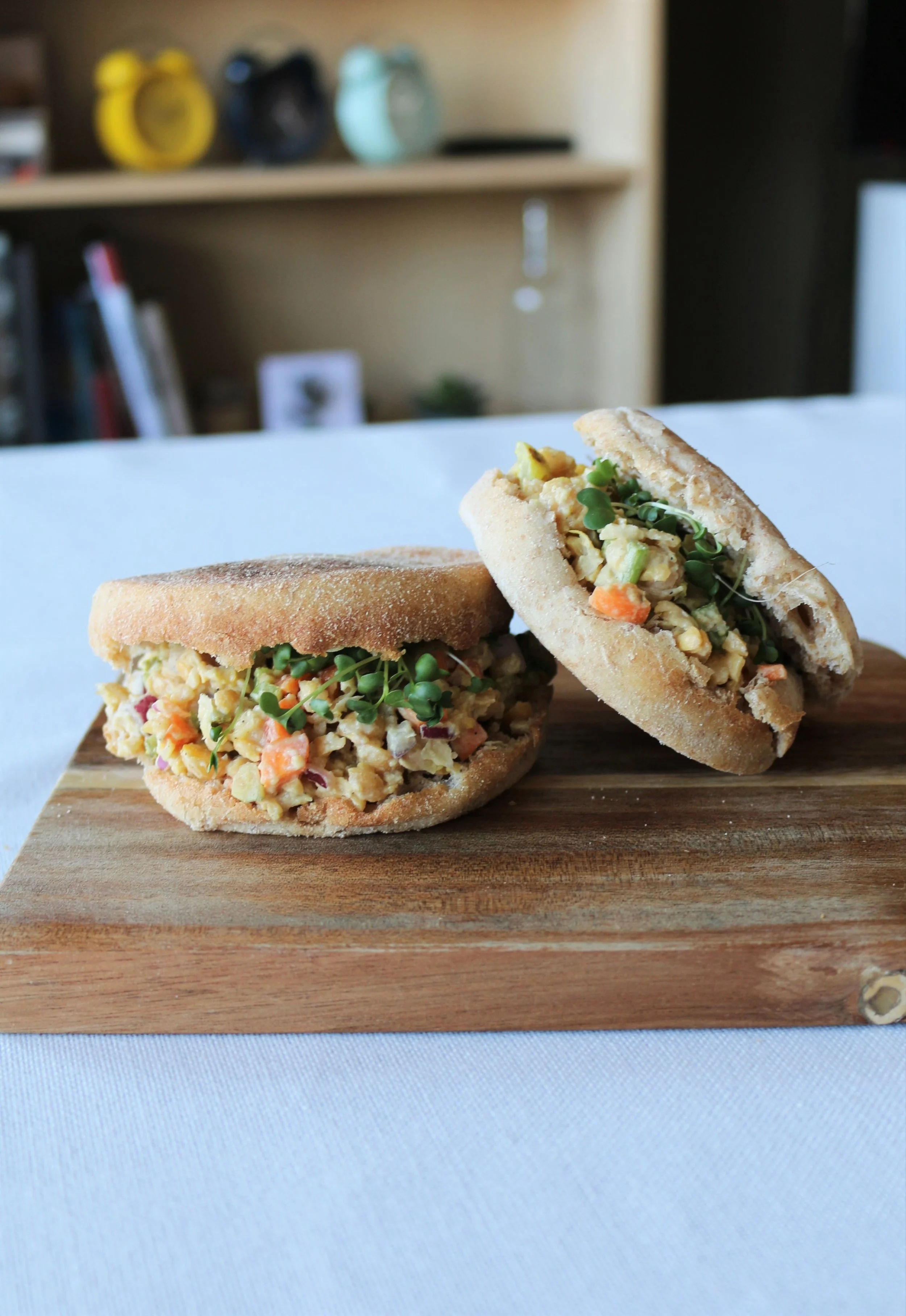 Sandwich à la garniture de pois chiches — Your Weird Vegan Friend