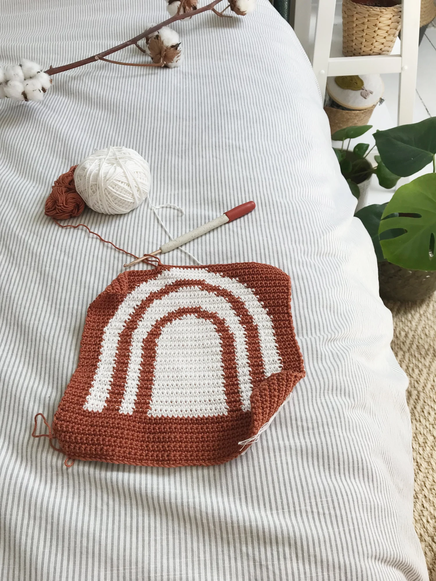 Desert Arch Wall Hanging - crochet pattern — logii