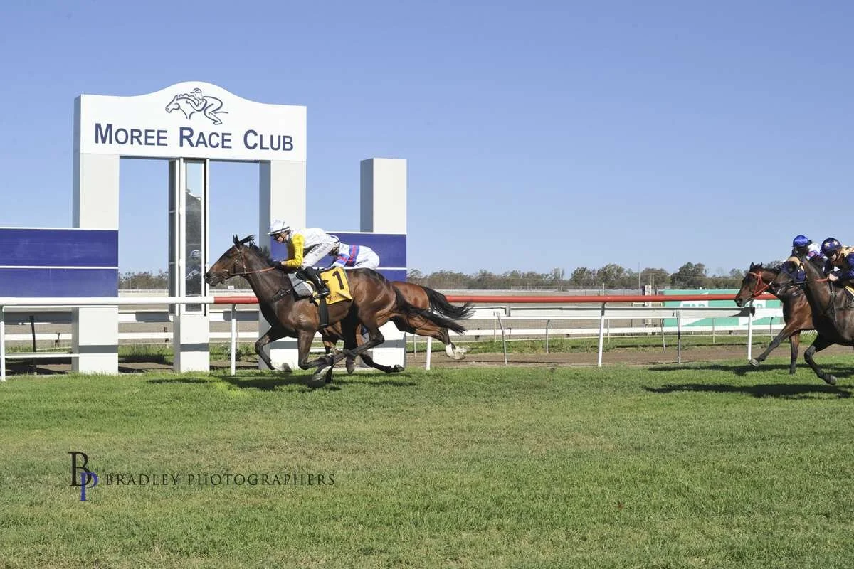 PETER SINCLAIR CONTINUES ON HIS WINNING WAY — JOHN TAPP RACING