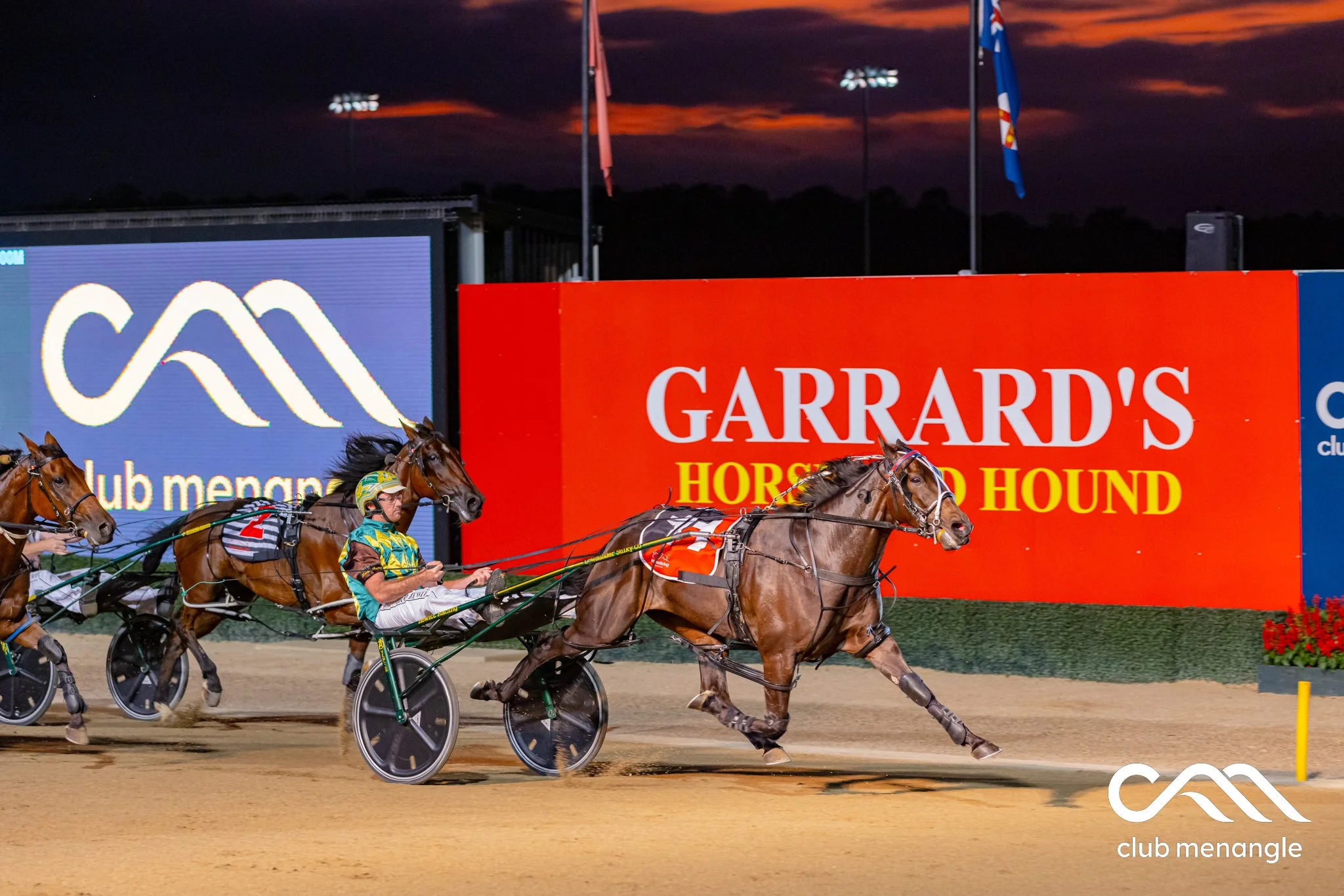 BRAD HEWITT MAKES A STATEMENT ON THE MIRACLE MILE UNDERCARD, AND BAGS ...