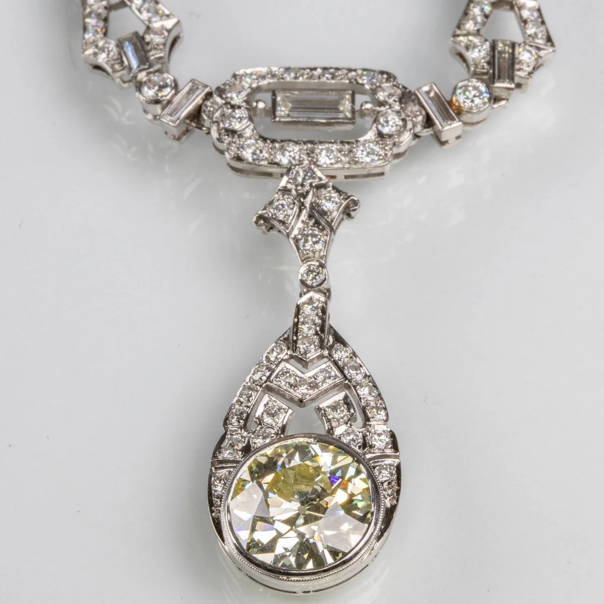 How to value your jewelry — Gray's Auctioneers