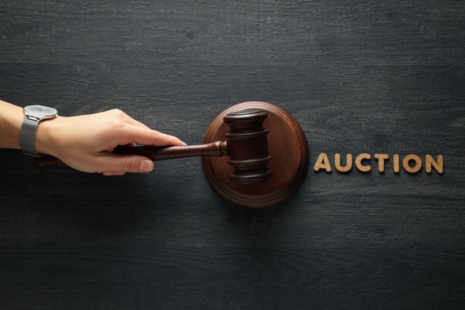 How Online Auction Houses Work: Your No-Nonsense Guide | Gray's ...