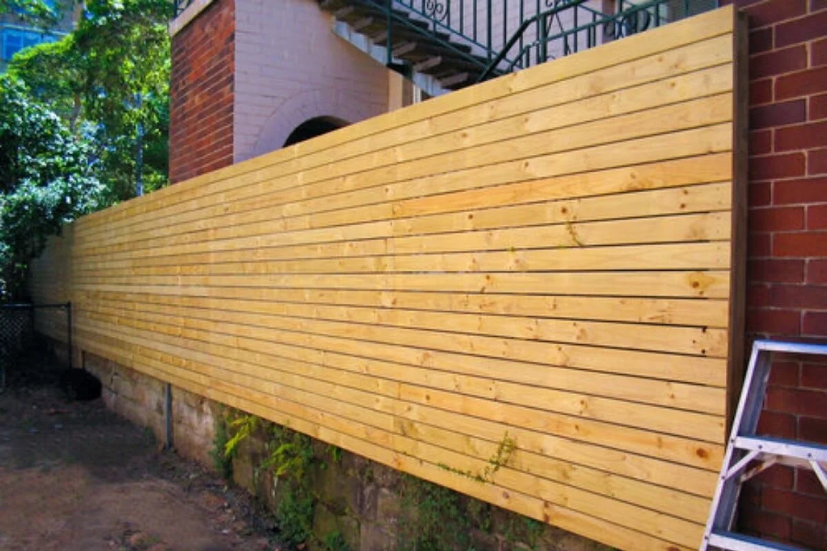 Paling Fences - Roseville Fencing — Roseville Fencing