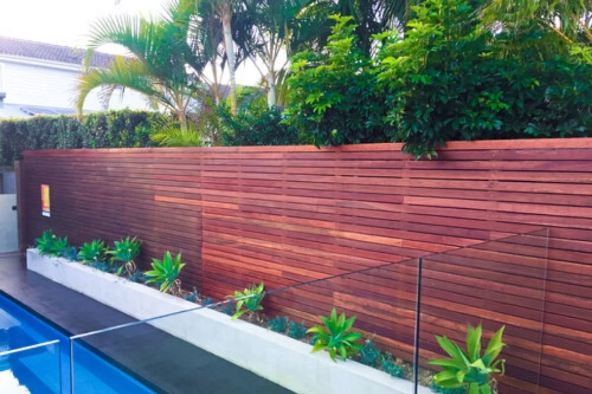 Paling Fences - Roseville Fencing — Roseville Fencing