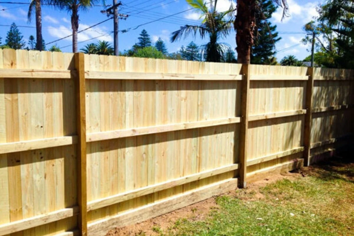 Paling Fences - Roseville Fencing — Roseville Fencing