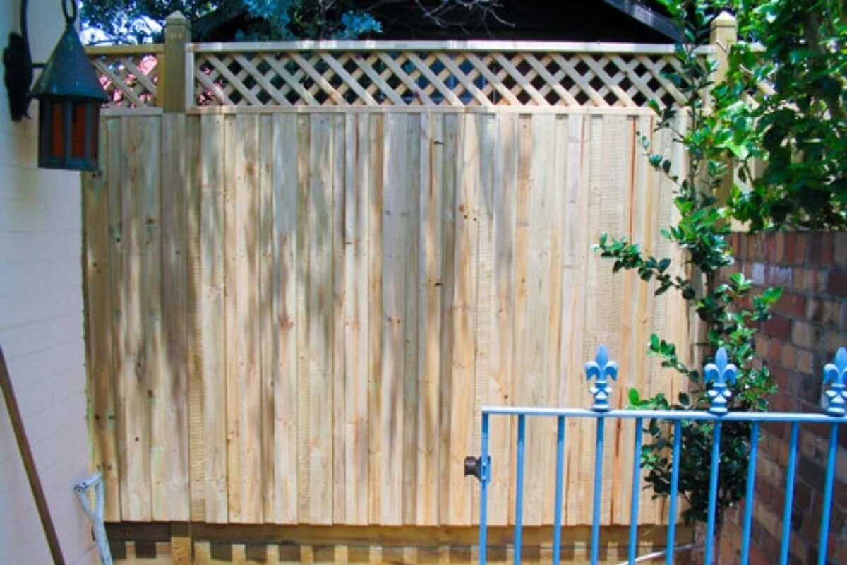 Lap and Cap Fences - Roseville Fencing — Roseville Fencing