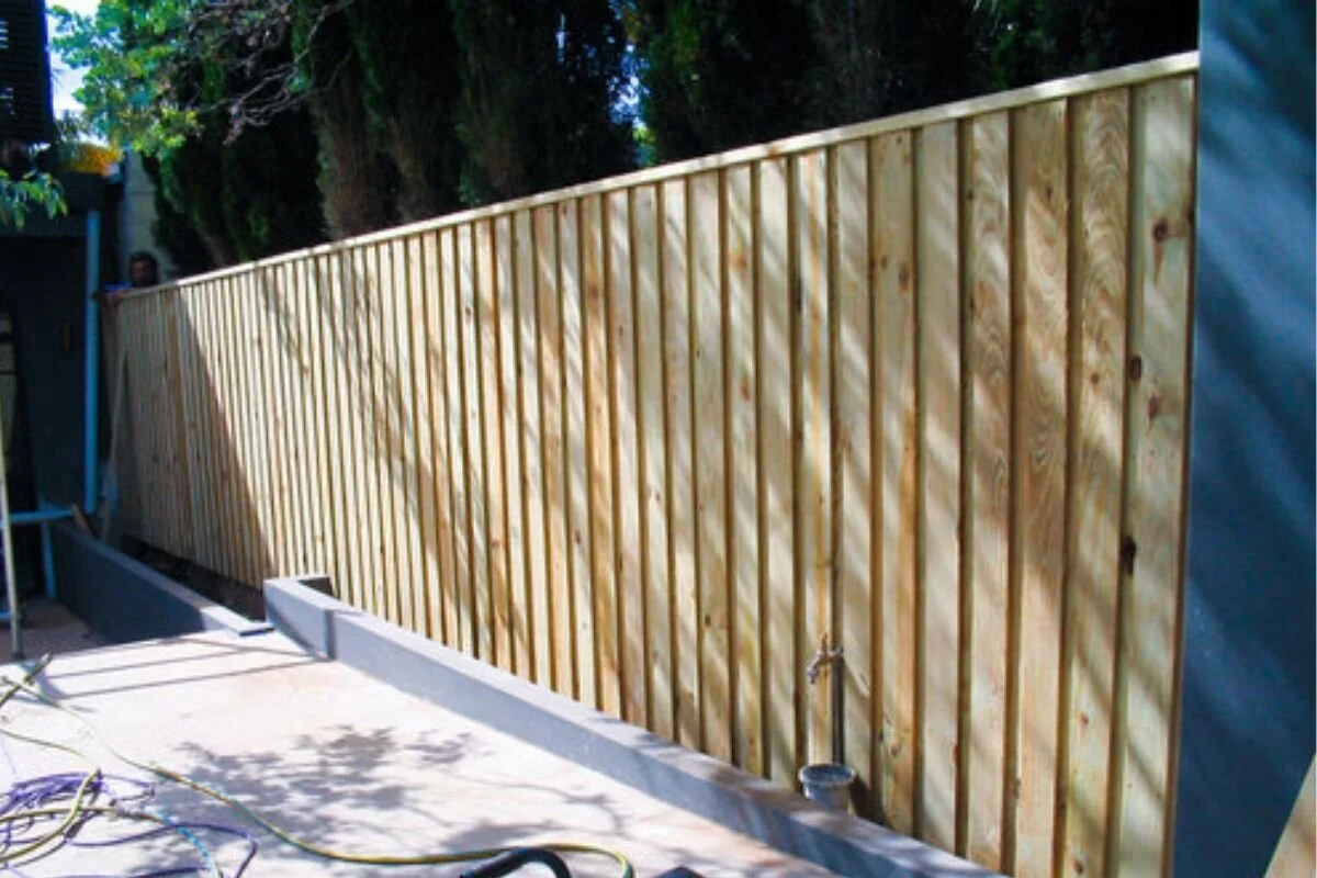 Lap and Cap Fences - Roseville Fencing — Roseville Fencing