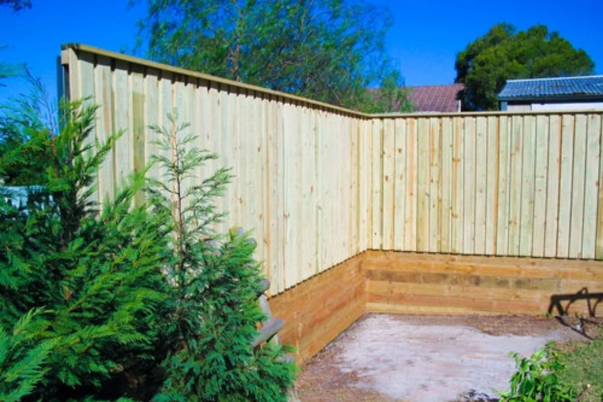 Lap and Cap Fences - Roseville Fencing — Roseville Fencing