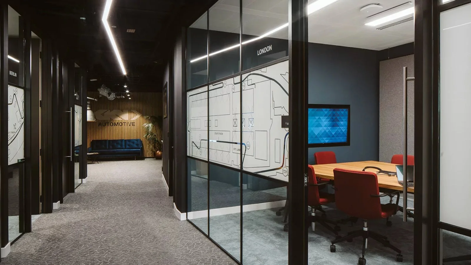 Manufacturing engine models for GKN head office display — 3D People UK